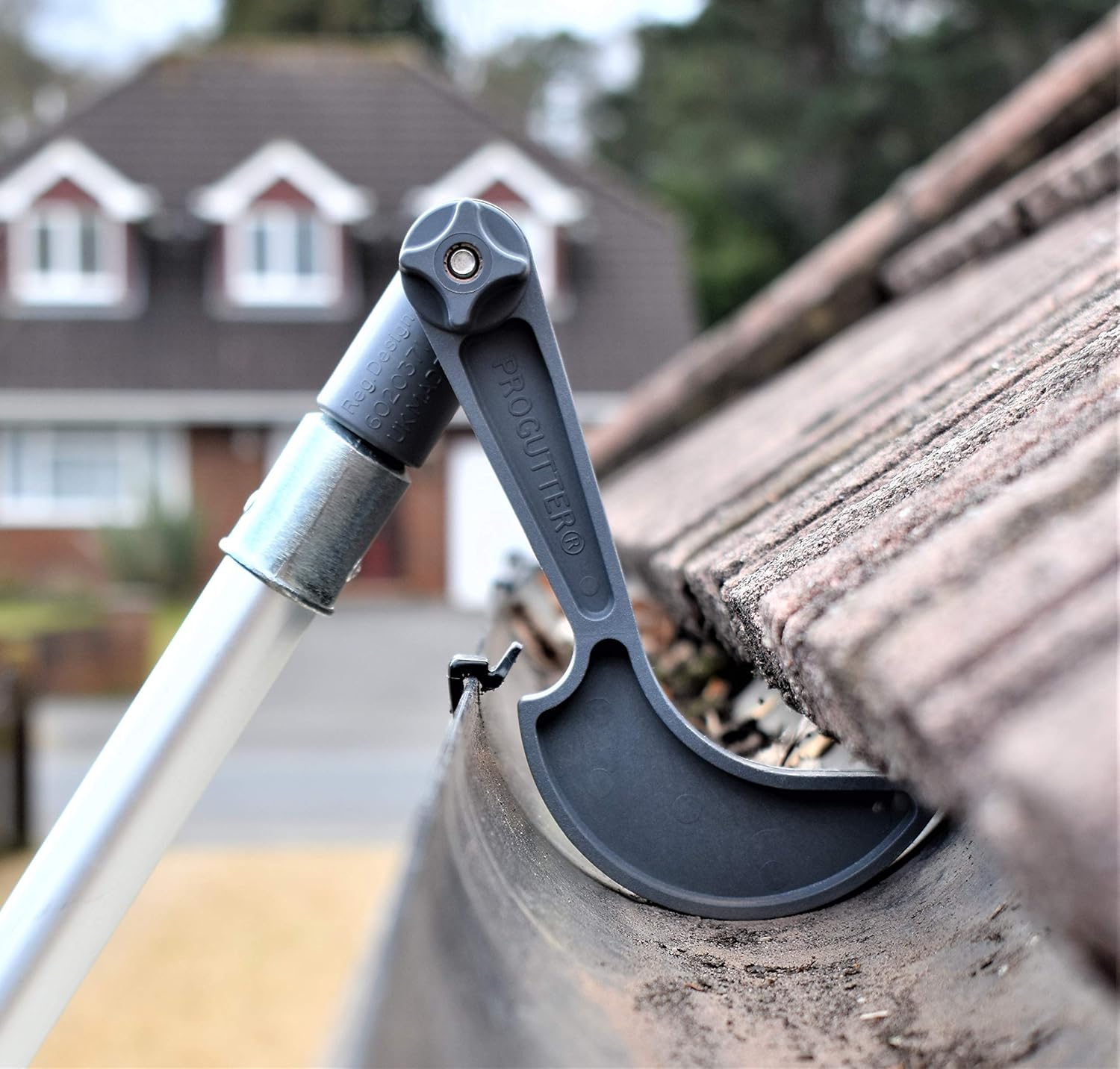 PROGUTTER Angle adapter and Half round gutter clearing scraper – BigaMart
