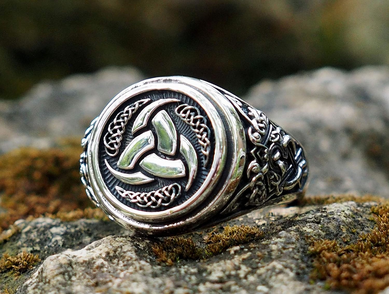 Amazon.com: Triskelion Odin's Horn Ring, Odin's Horn Knot Viking Ring ...