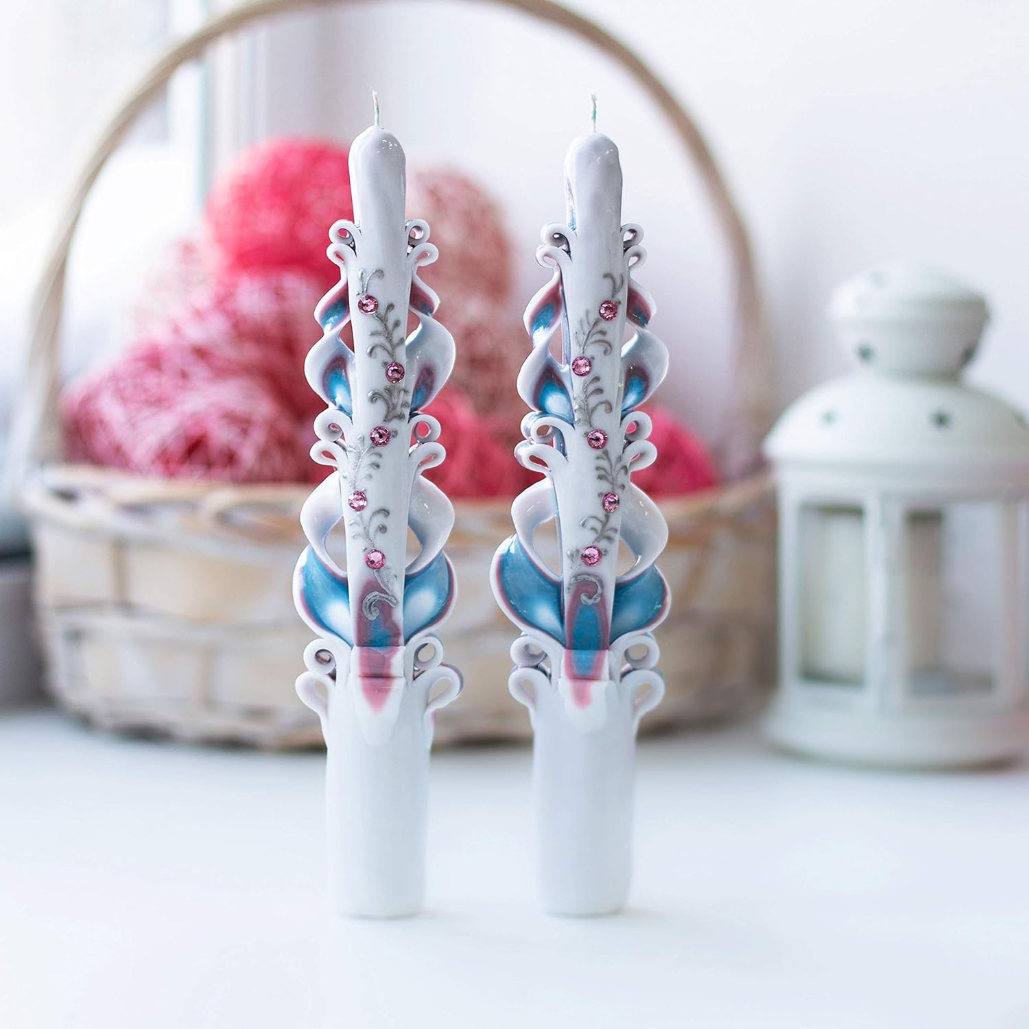 Bougies de chandelle blanches, bleues et roses fixées à 25 cm avec des ...