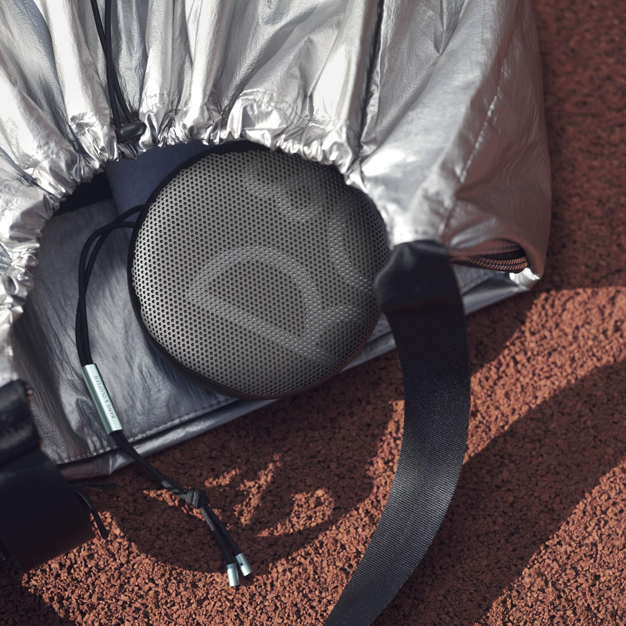 Mua Bang & Olufsen Beosound A1 (2nd Generation) Wireless Portable Waterproof Bluetooth Speaker ...