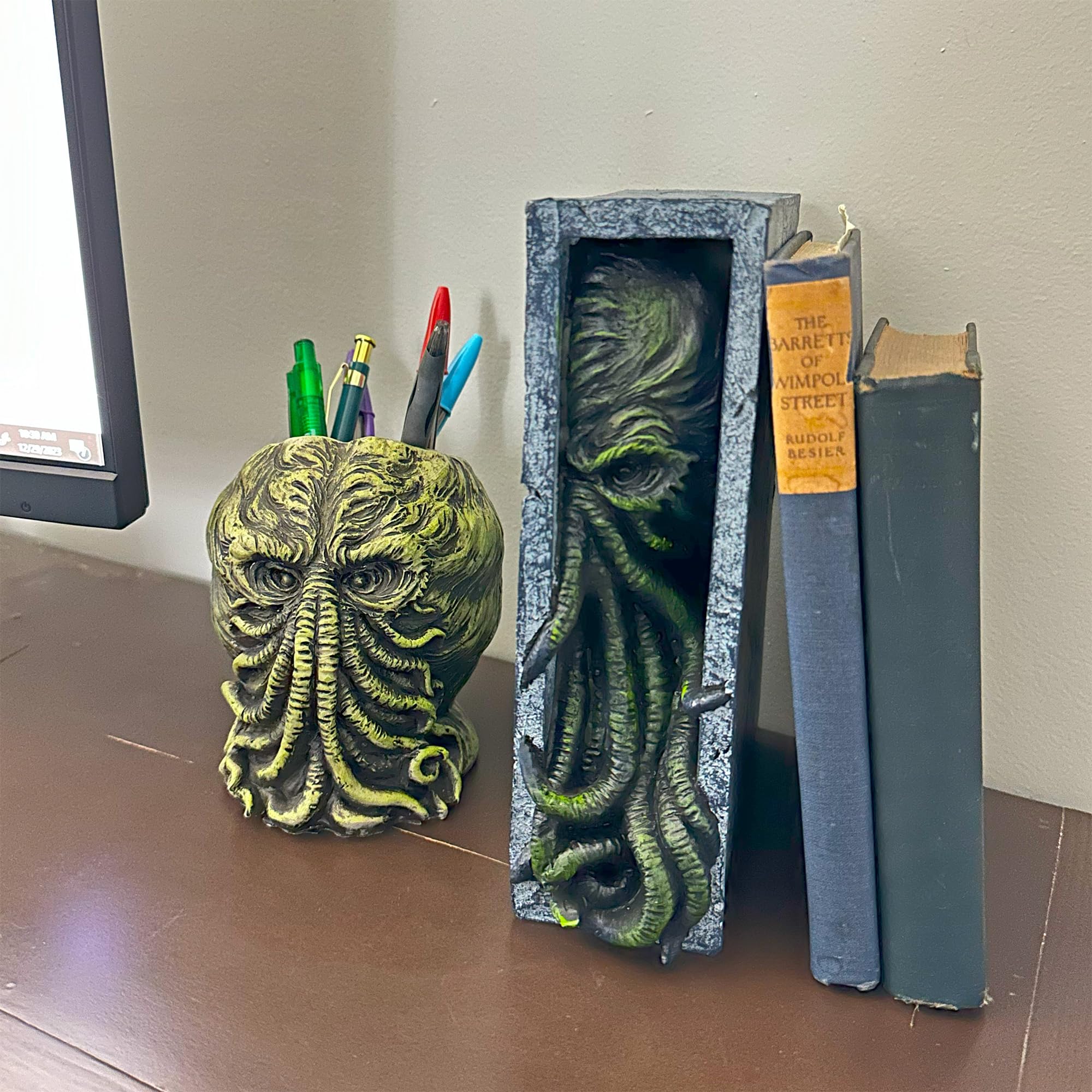 Mua Toy Vault Cthulhu Bookshelf Insert, Resin Bookend Peeping Cthulhu ...