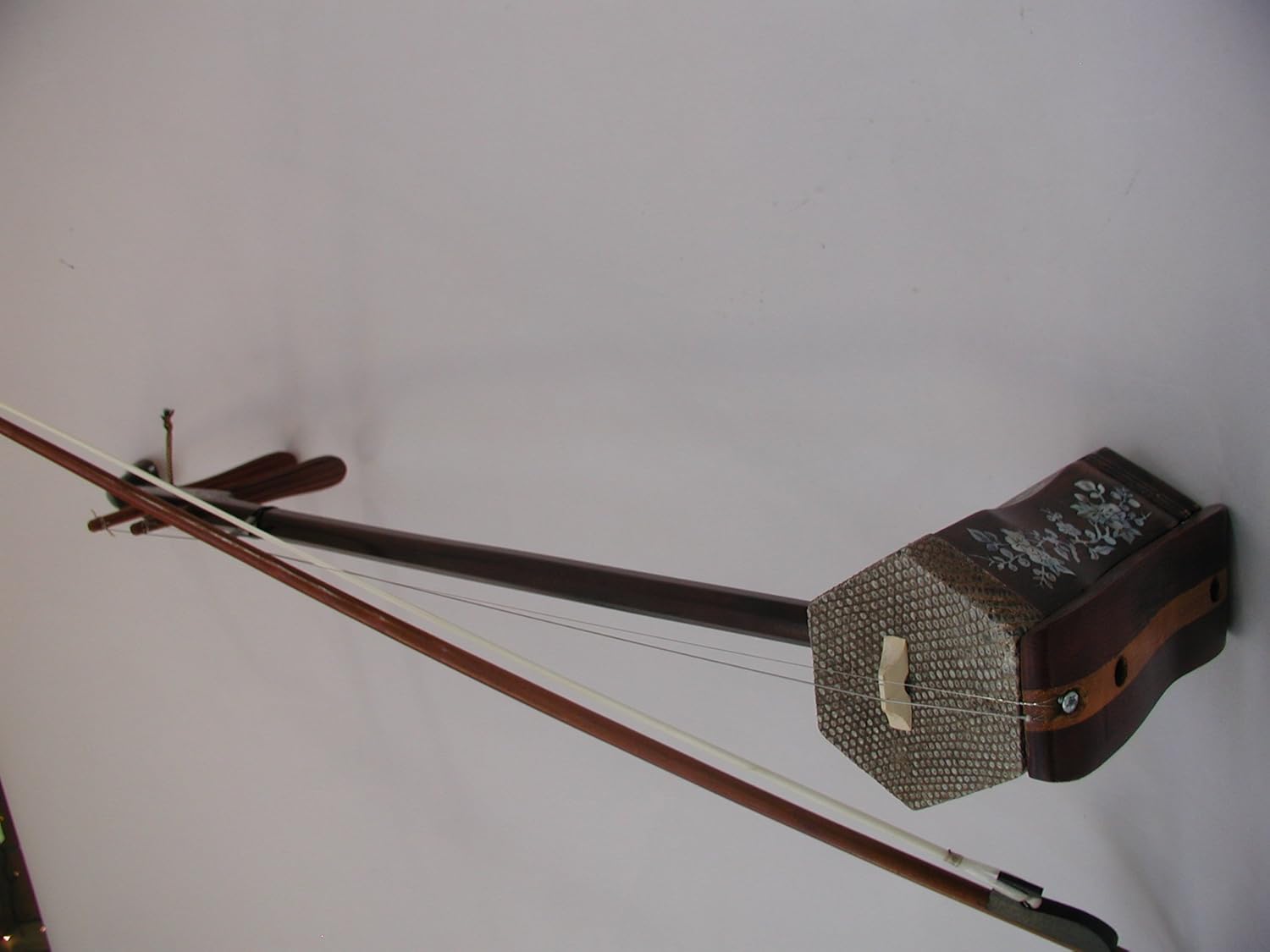 Amazon.com: Er Hu,Bowed string instrument from Vietnam: Musical Instruments