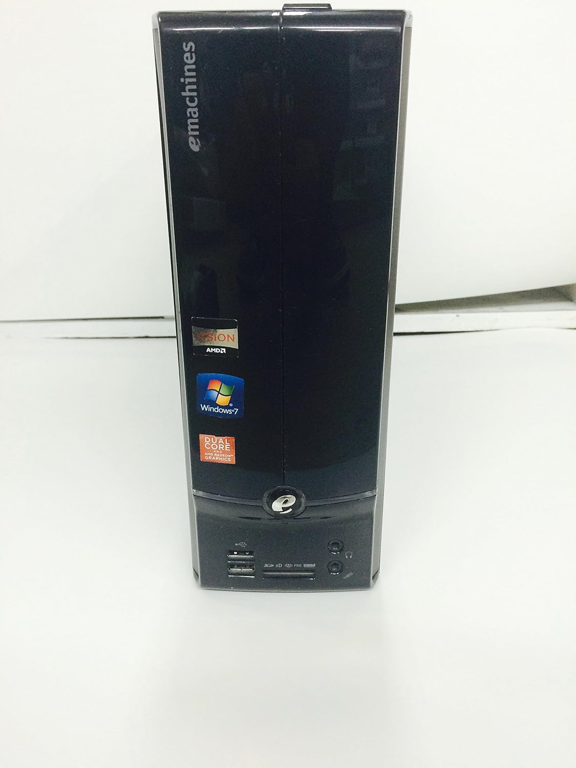 eMachine AMD E-300 1.30 GHz Desktop | EL1360G-UW11P: Amazon.ca: Electronics