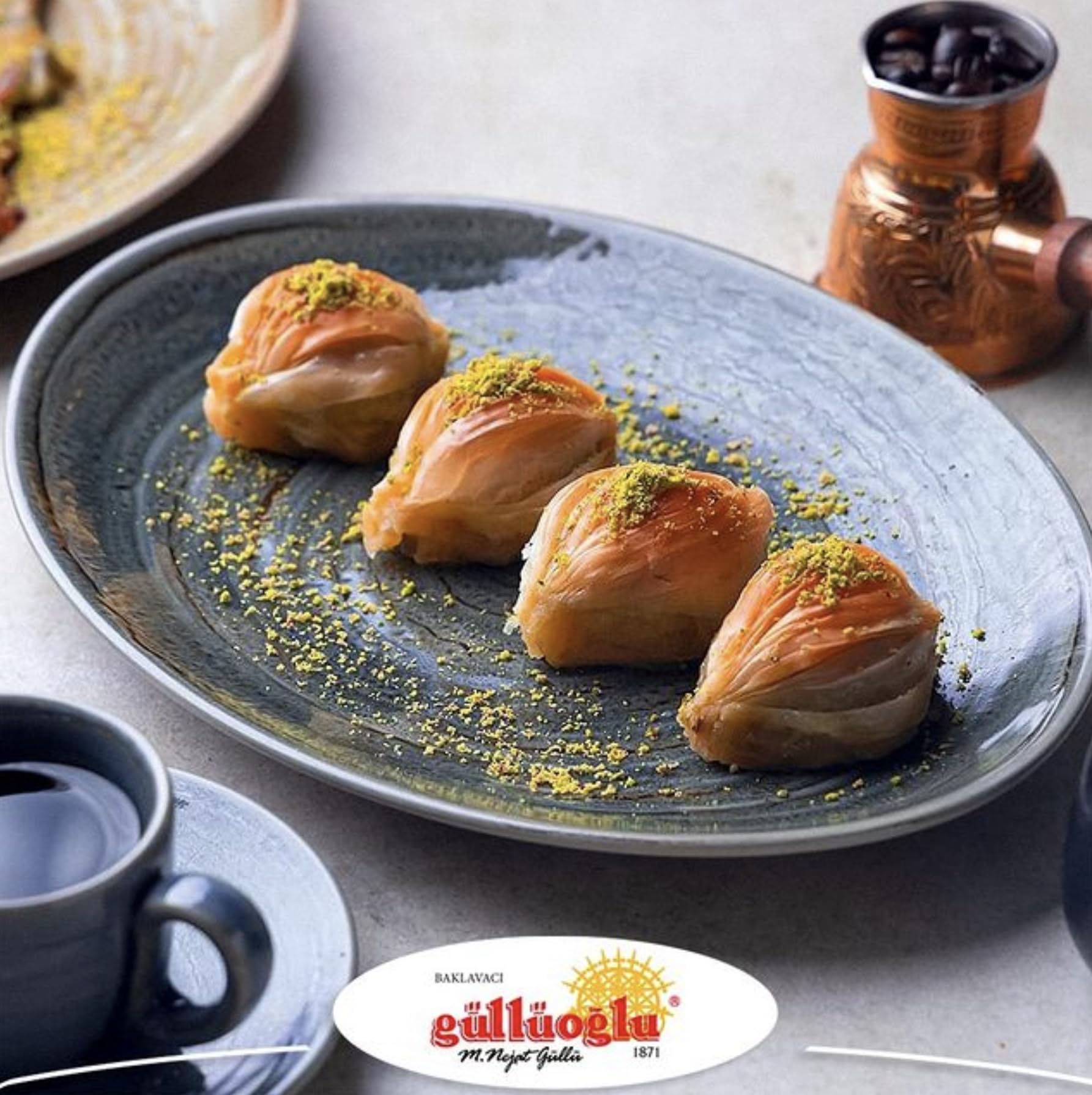 Gulluoglu Mussel Shaped Pistachio Baklava, 20 Pieces (2.2 lb-1000 gr ...