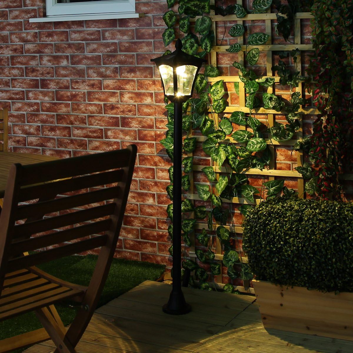 Festive Lights Black Lamp Post - Solar Powered - 1.2m Tall - Warm White ...