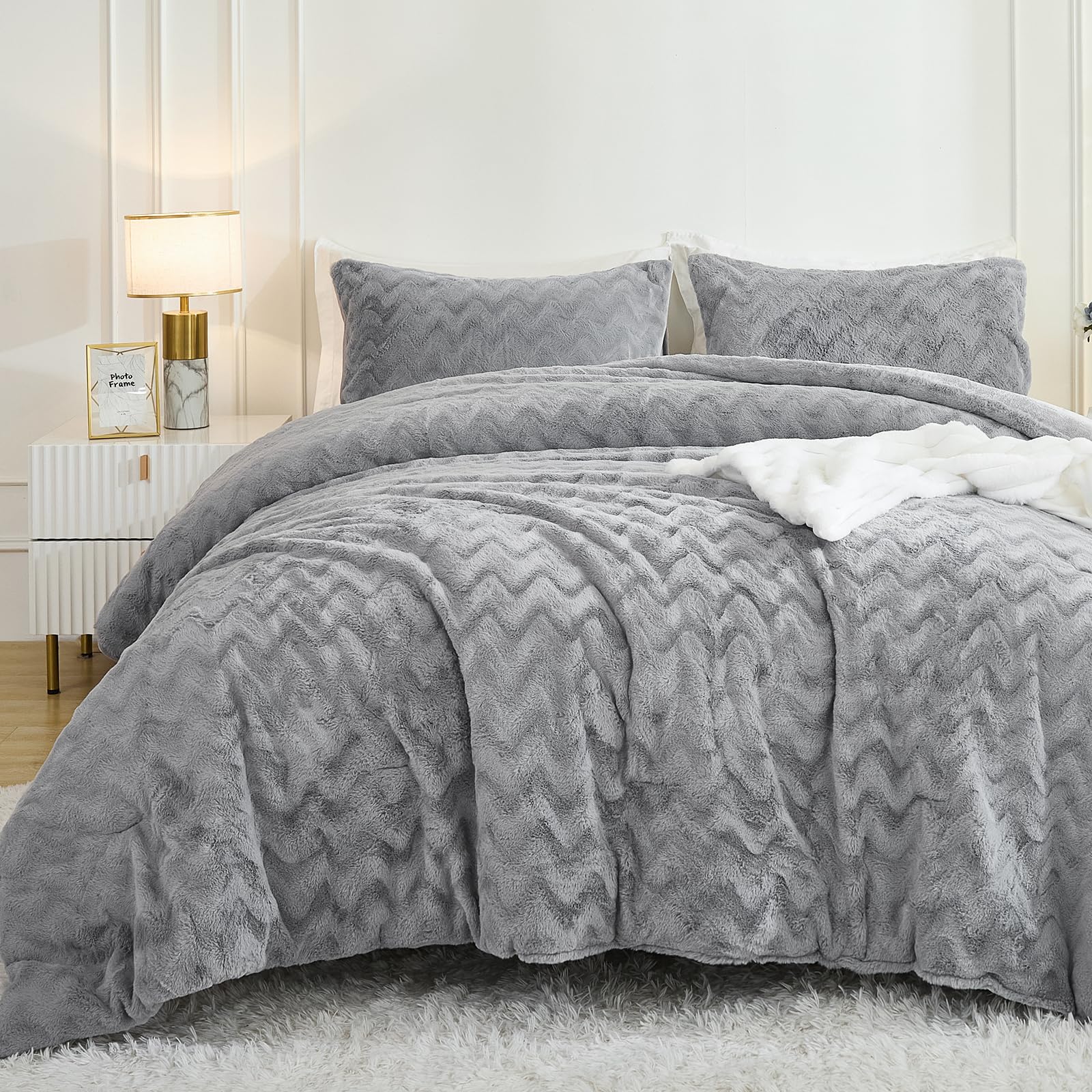 mat | Nellis Auction