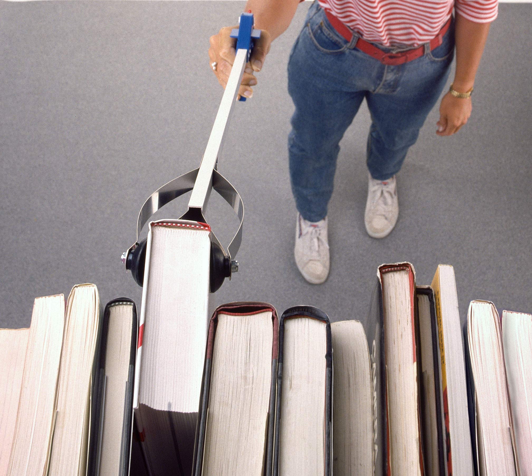 ArcMate E-Z Reacher Pro Plus, Indoor Reacher Grabber with Thumb Lock ...