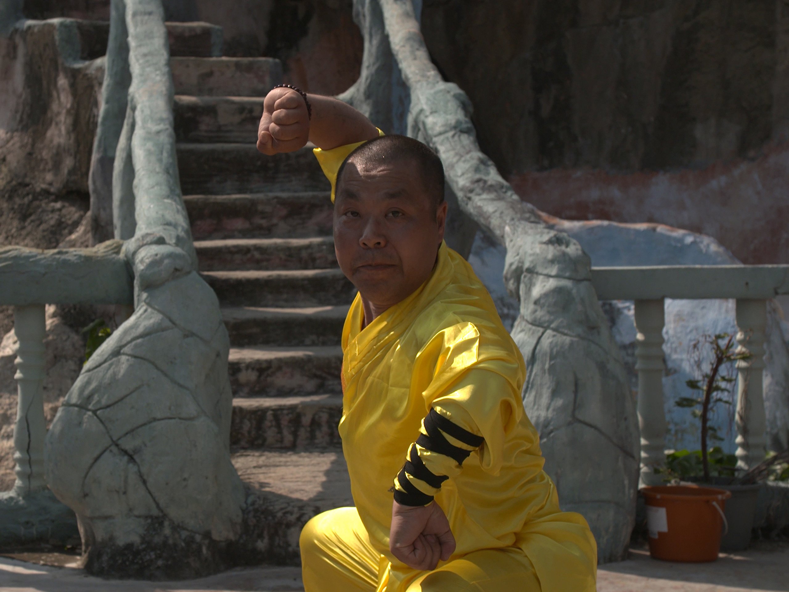 Watch Extraordinary Humans | Prime Video