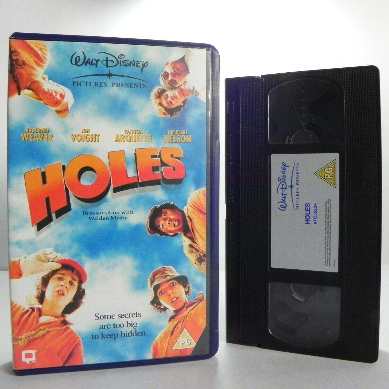 Amazon.com: Holes [VHS]: Shia LaBeouf, Sigourney Weaver, Jon Voight ...