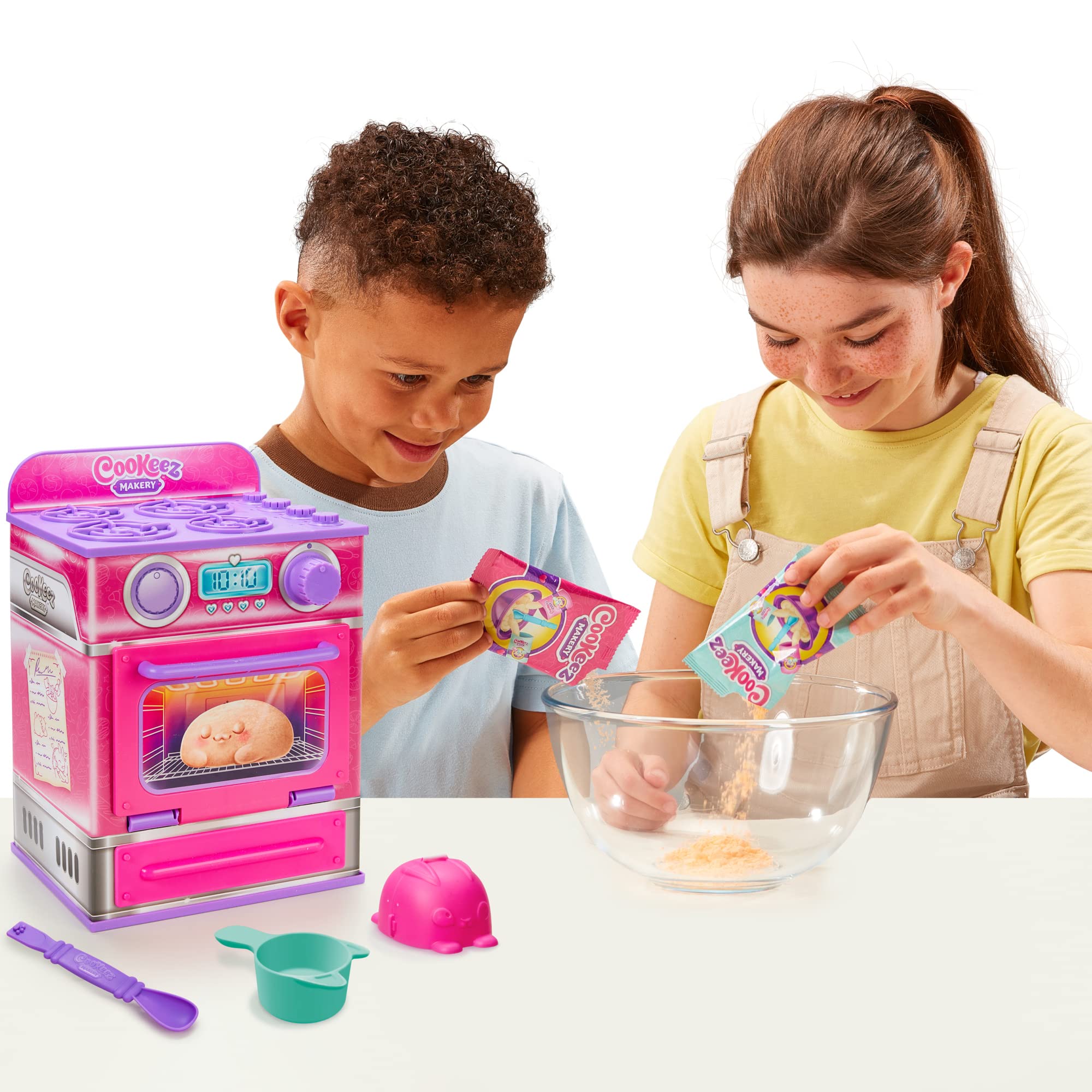 Mua Cookeez Makery Cinnamon Treatz Oven – Interactive Bake & Reveal ...