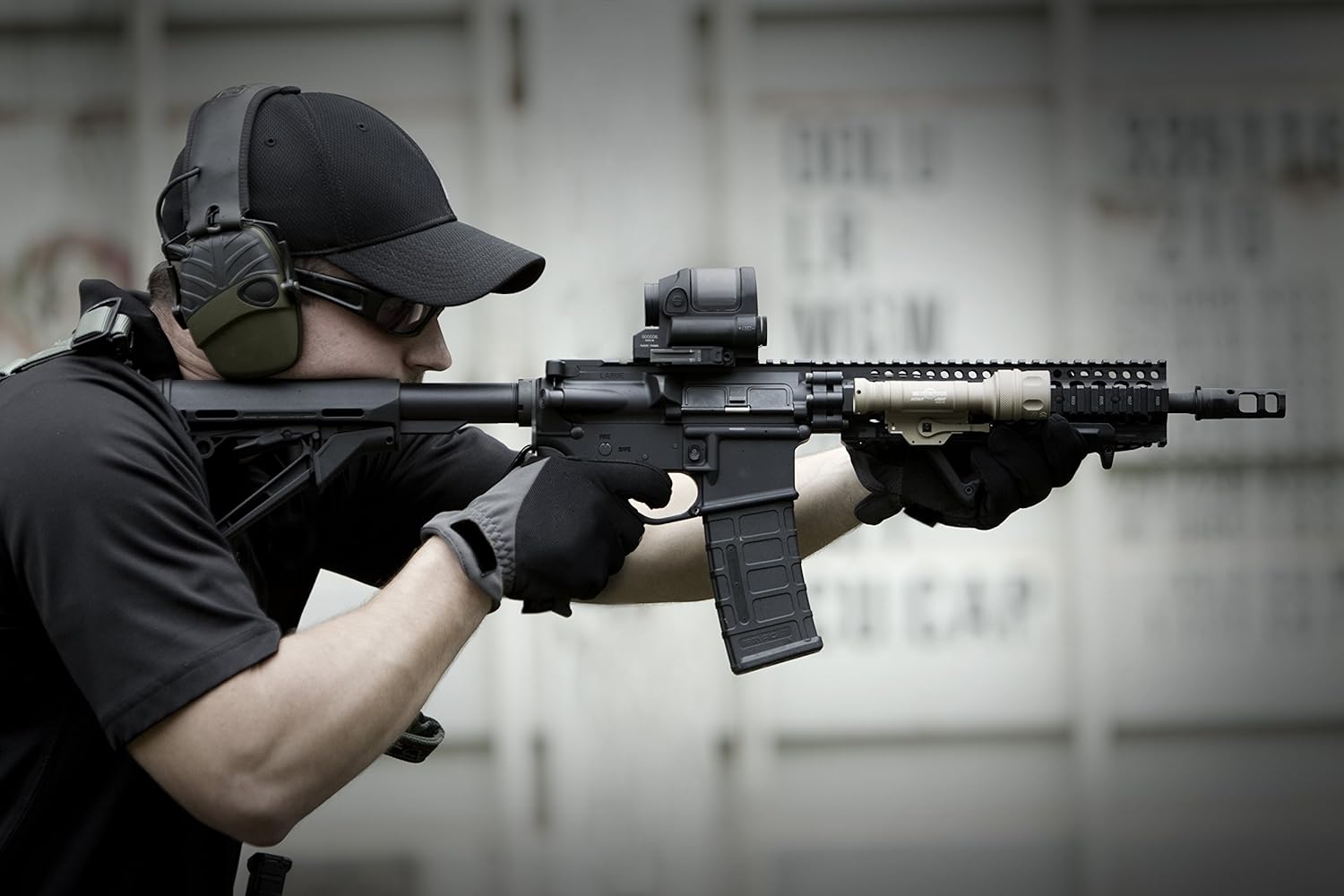 I would love to see more optics come to the game, such as the comp m4 ...