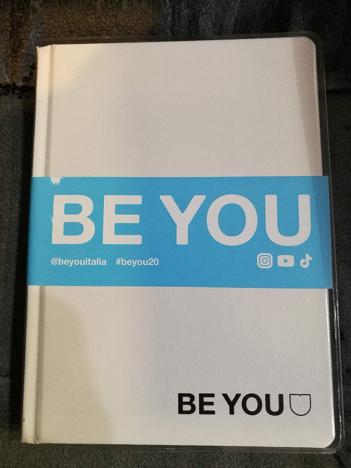 BE YOU DIARIO SCUOLA 2019-2020 COPERTINA BIANCA FASCIA CELESTE: Amazon ...
