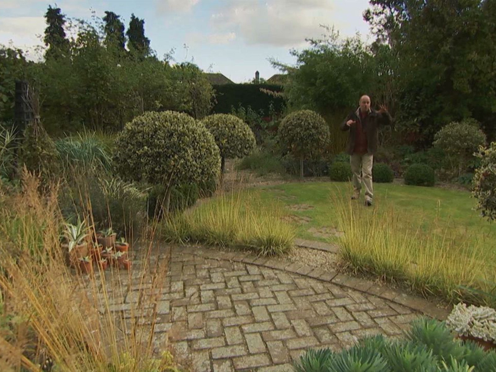 Watch Gardeners' World - Season 1 | Prime Video