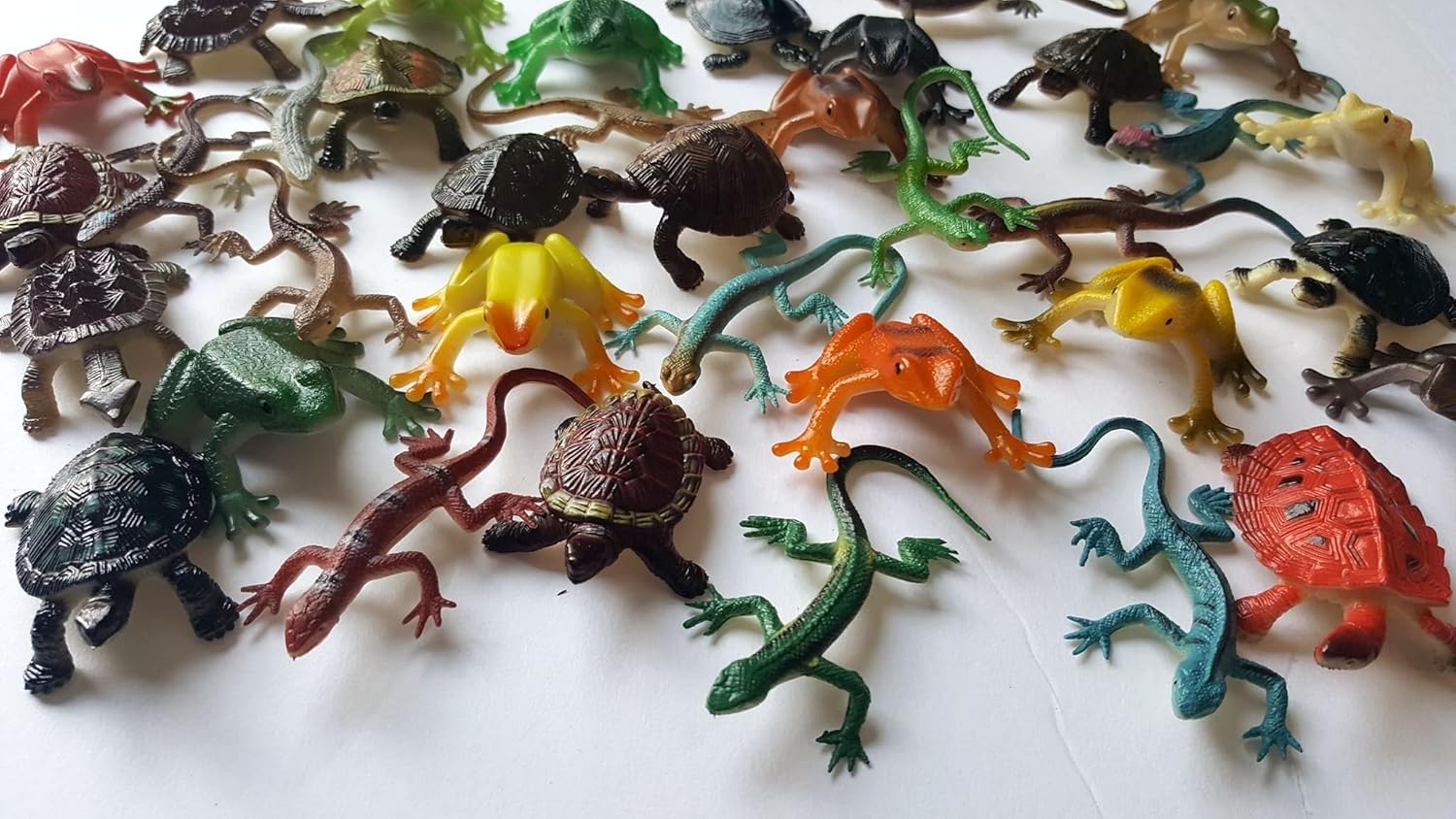 Amazon.com: Nikki's Knick Knacks 36 Piece Plastic Toy Frog, Lizards ...