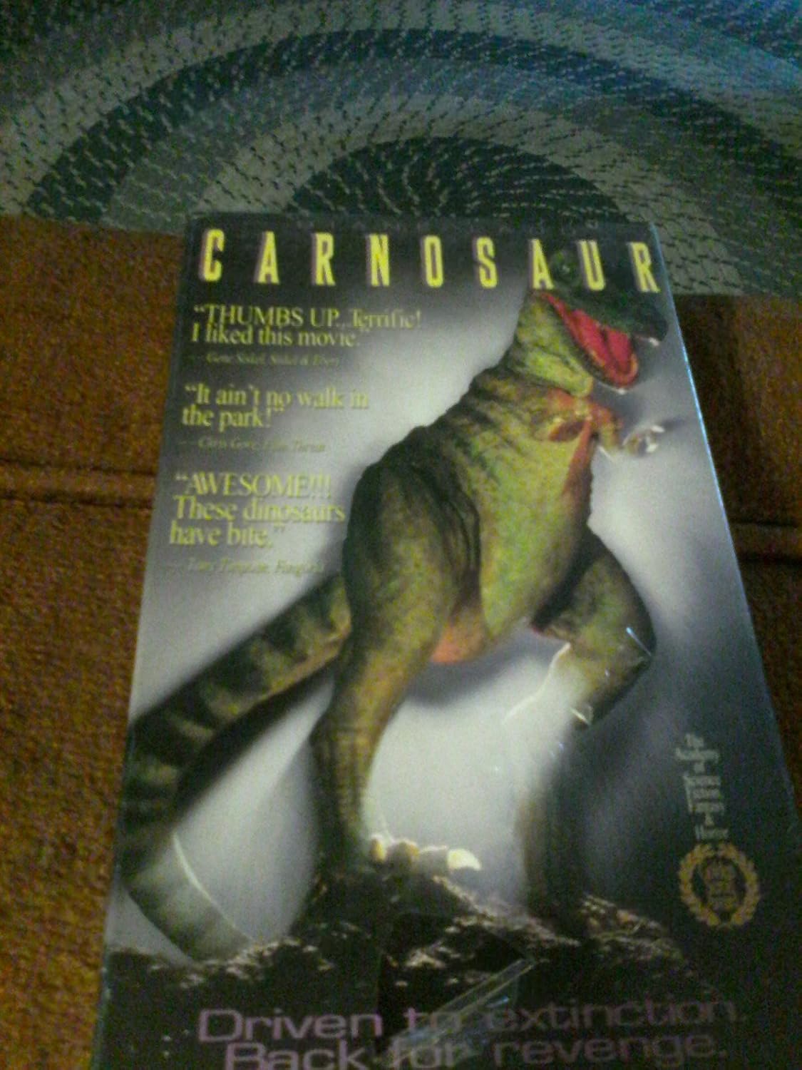 Amazon.com: Carnosaur [VHS]: Diane Ladd, Raphael Sbarge, Jennifer ...