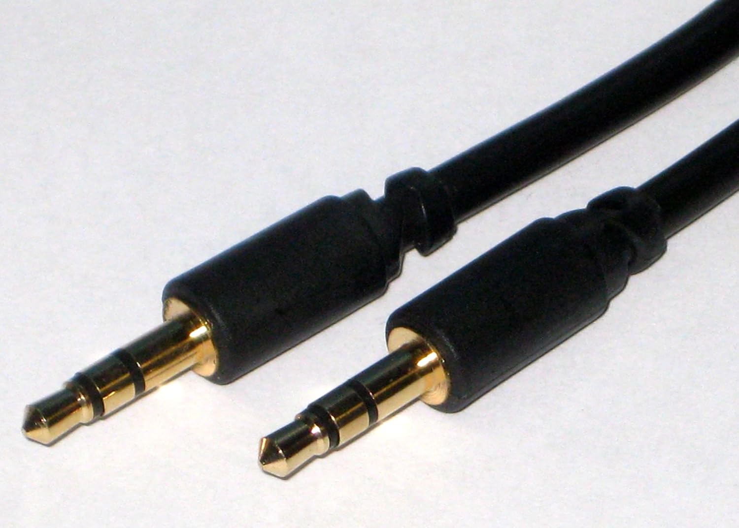 Stereo 3.5mm Jack to Jack Cable Slim Ideal for recessed: Amazon.co.uk ...