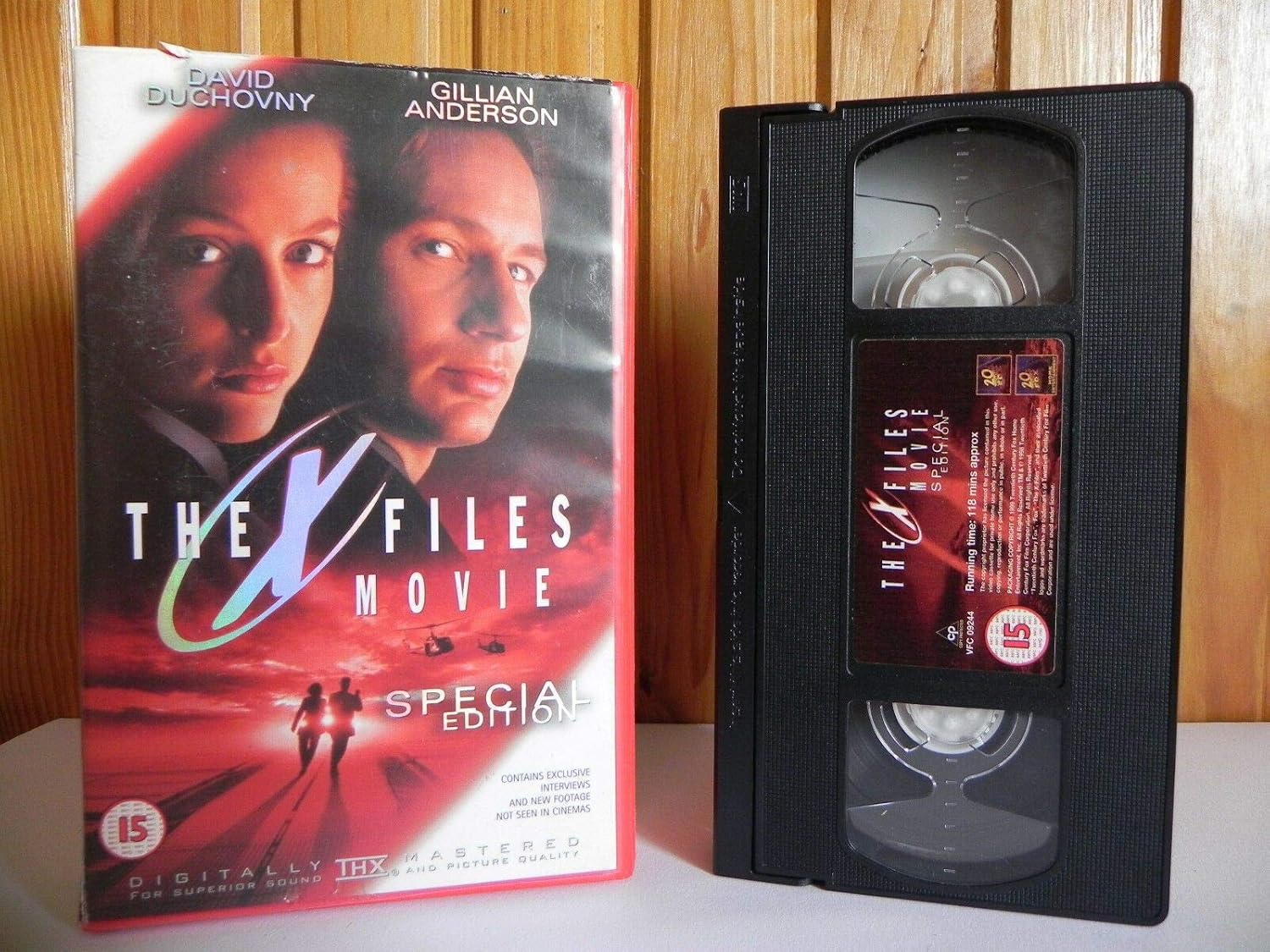 Amazon.com: The X Files [VHS]: David Duchovny, Gillian Anderson, John ...