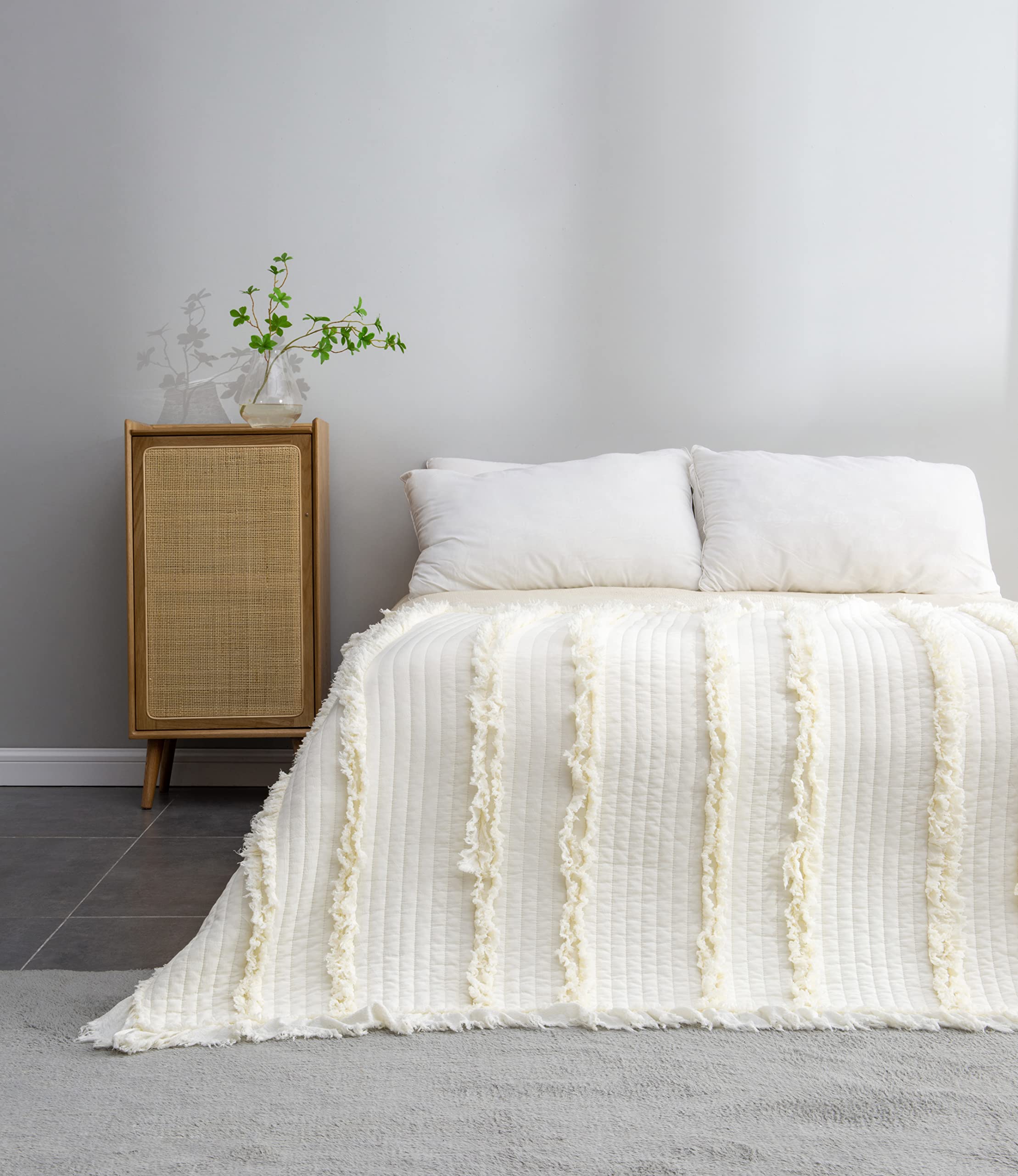 Ultra Soft Pre-Washed Quilted Boho Cream Queen Size Blankets for Bed ...