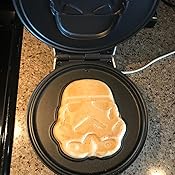 Amazon.com: Uncanny Brands Stormtrooper Waffle Maker- Imperial Army ...