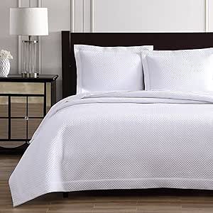 Amazon.com: Super Soft Lightweight Diamond Quilted Coverlet Set for All ...