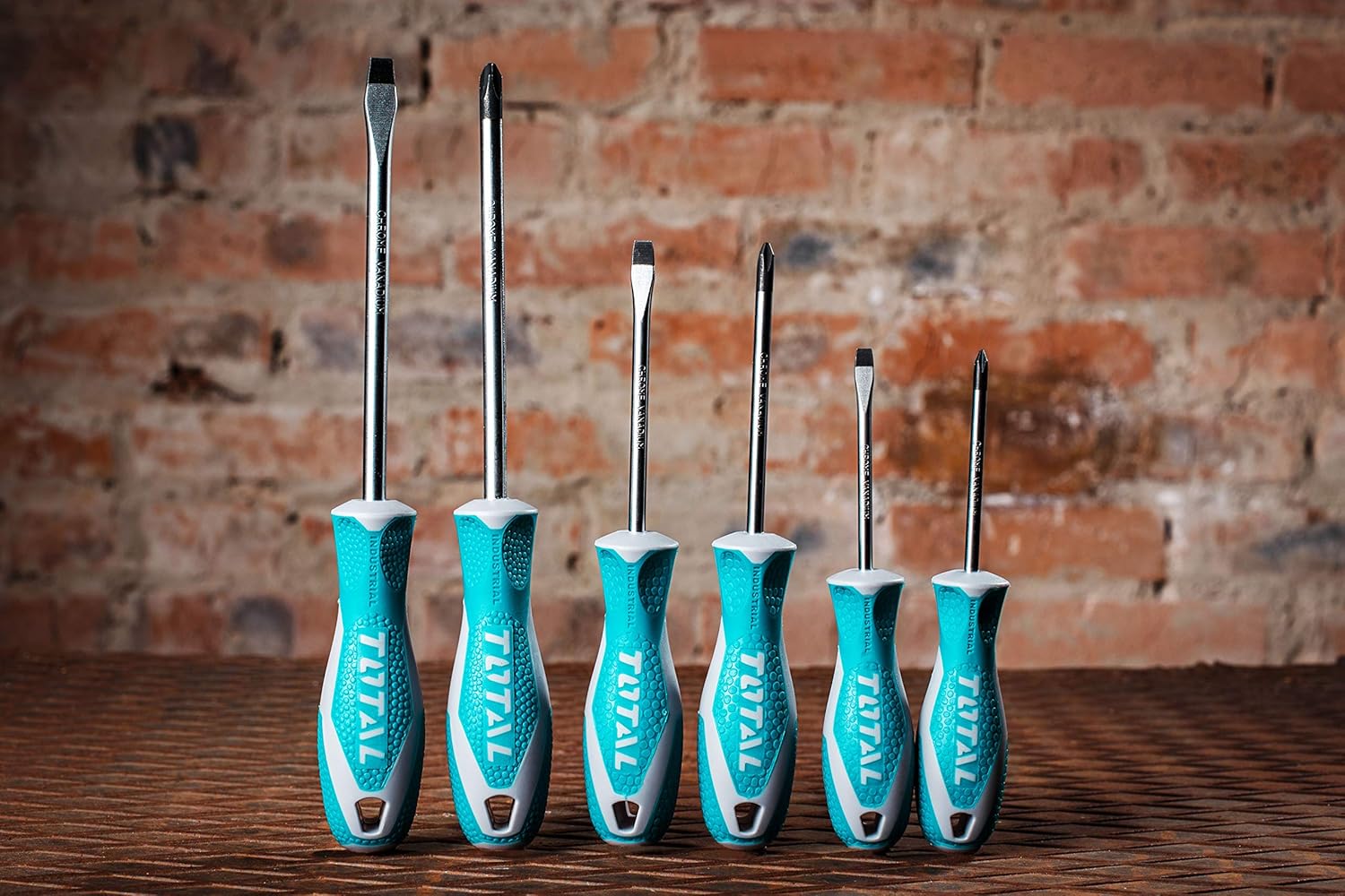 Professional Screwdriver Set – BigaMart