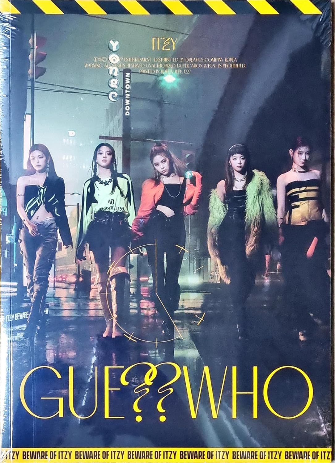 ITZY - Guess Who, Night Cover incl. CD, Photobook, Photocard, Mini ...