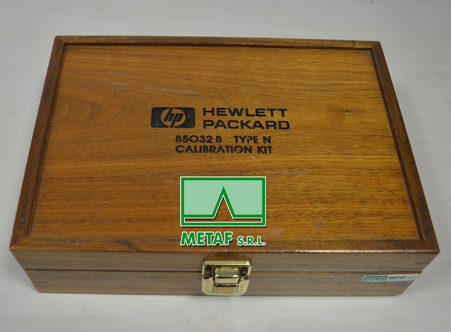 HP AGILENT KEYSIGHT 85032B Calibration Kit, Type-N, 50 Ohms: Amazon.it ...