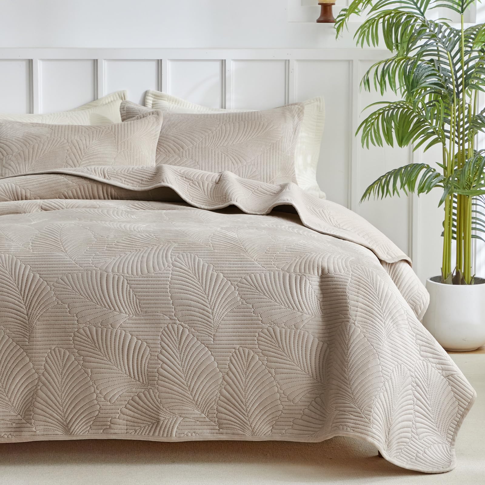 WARMDERN Ultrasonic Khaki Velvet Quilt Set King Size, Textured Quilt ...