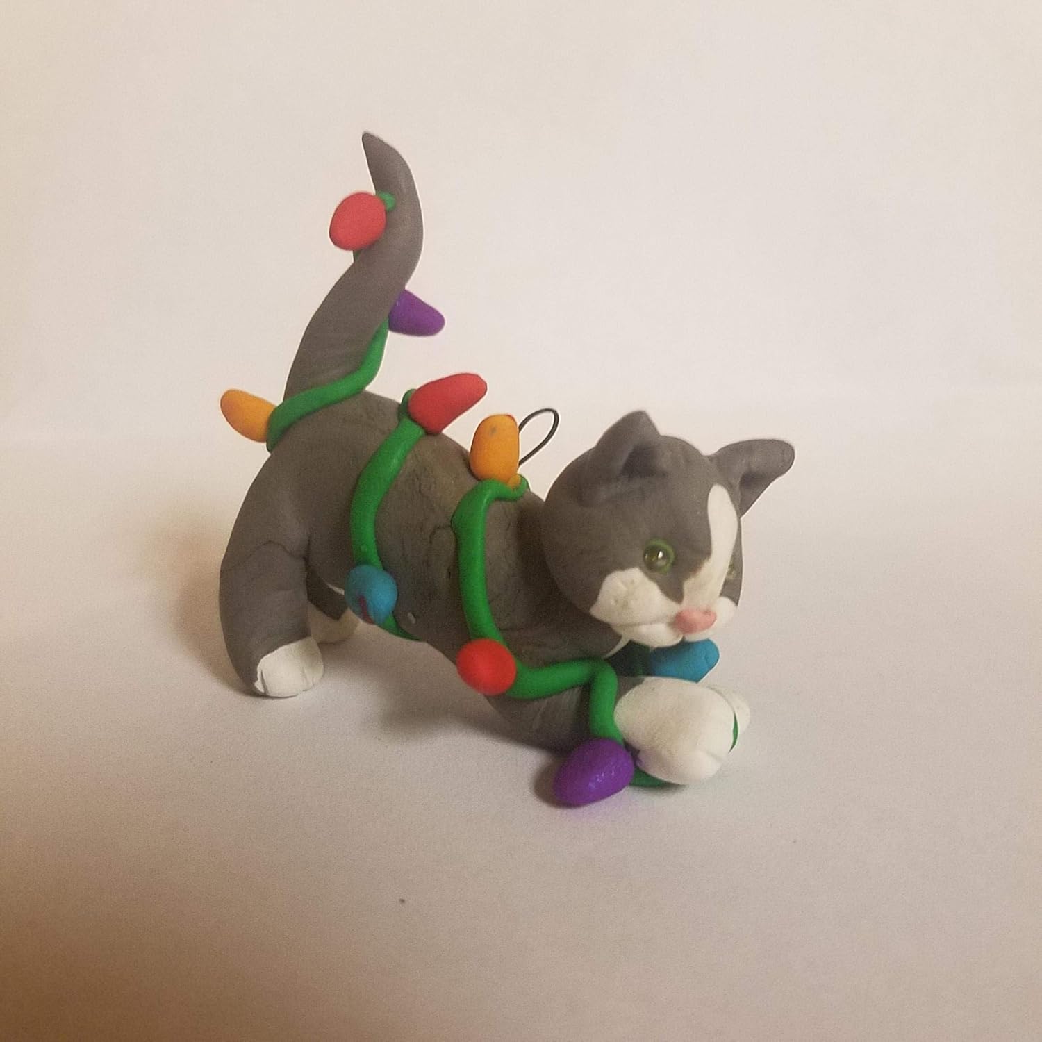 Amazon.com: GRAY and WHITE CAT CHRISTMAS ORNAMENT Tangled in Christmas ...