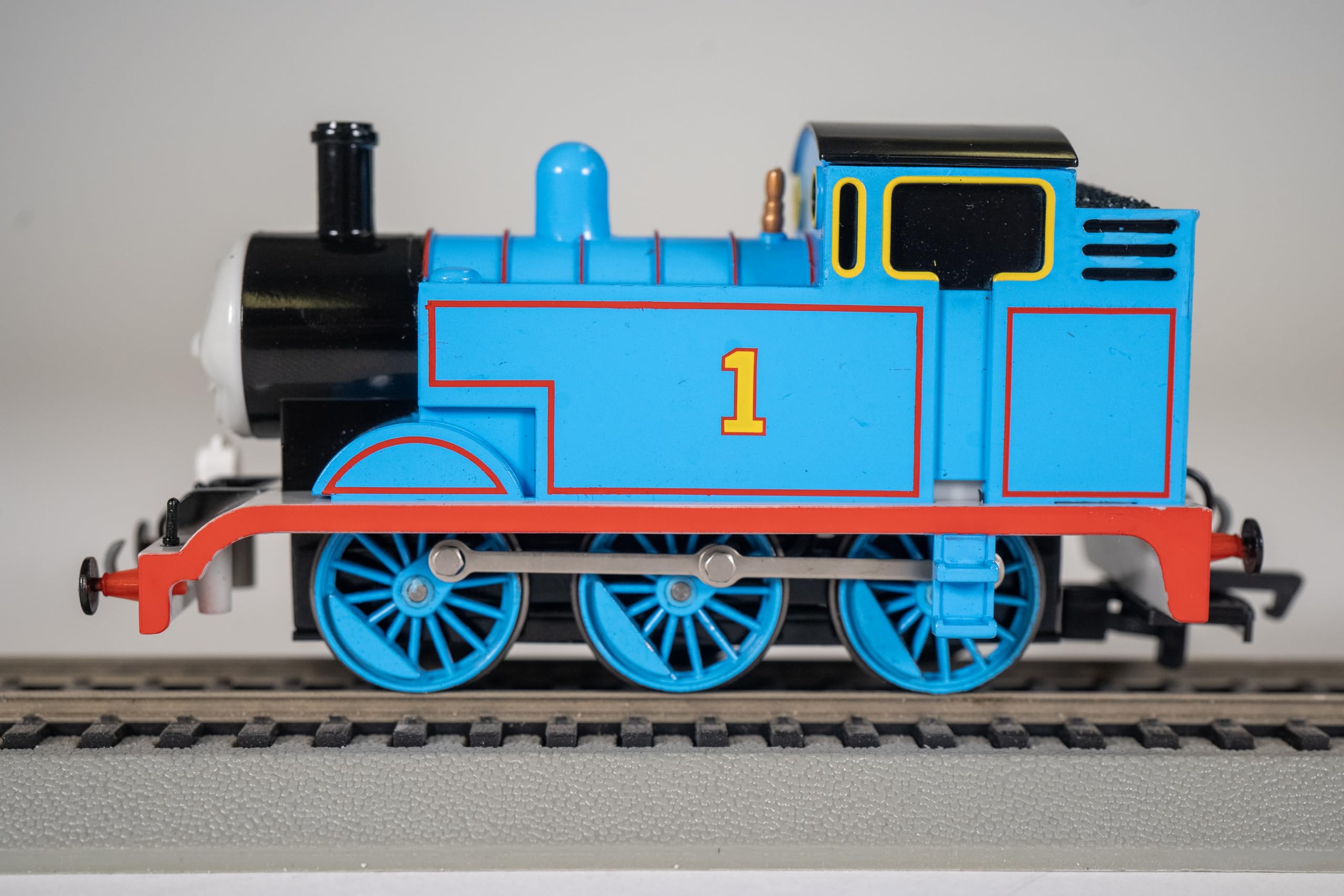 Mua Trains - THOMAS & FRIENDS THOMAS THE TANK ENGINE w/Moving Eyes - HO ...