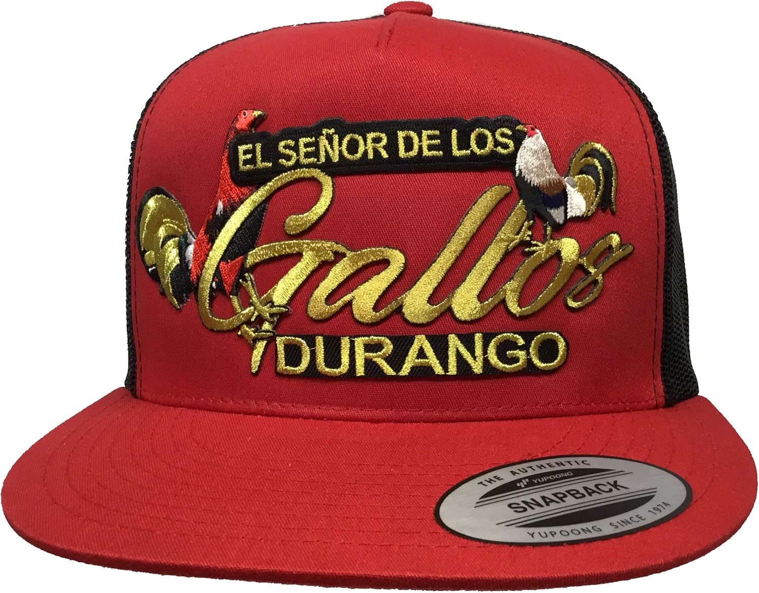 El señor de Los gallos con 2 gallos y Durango en frente hat red Black ...