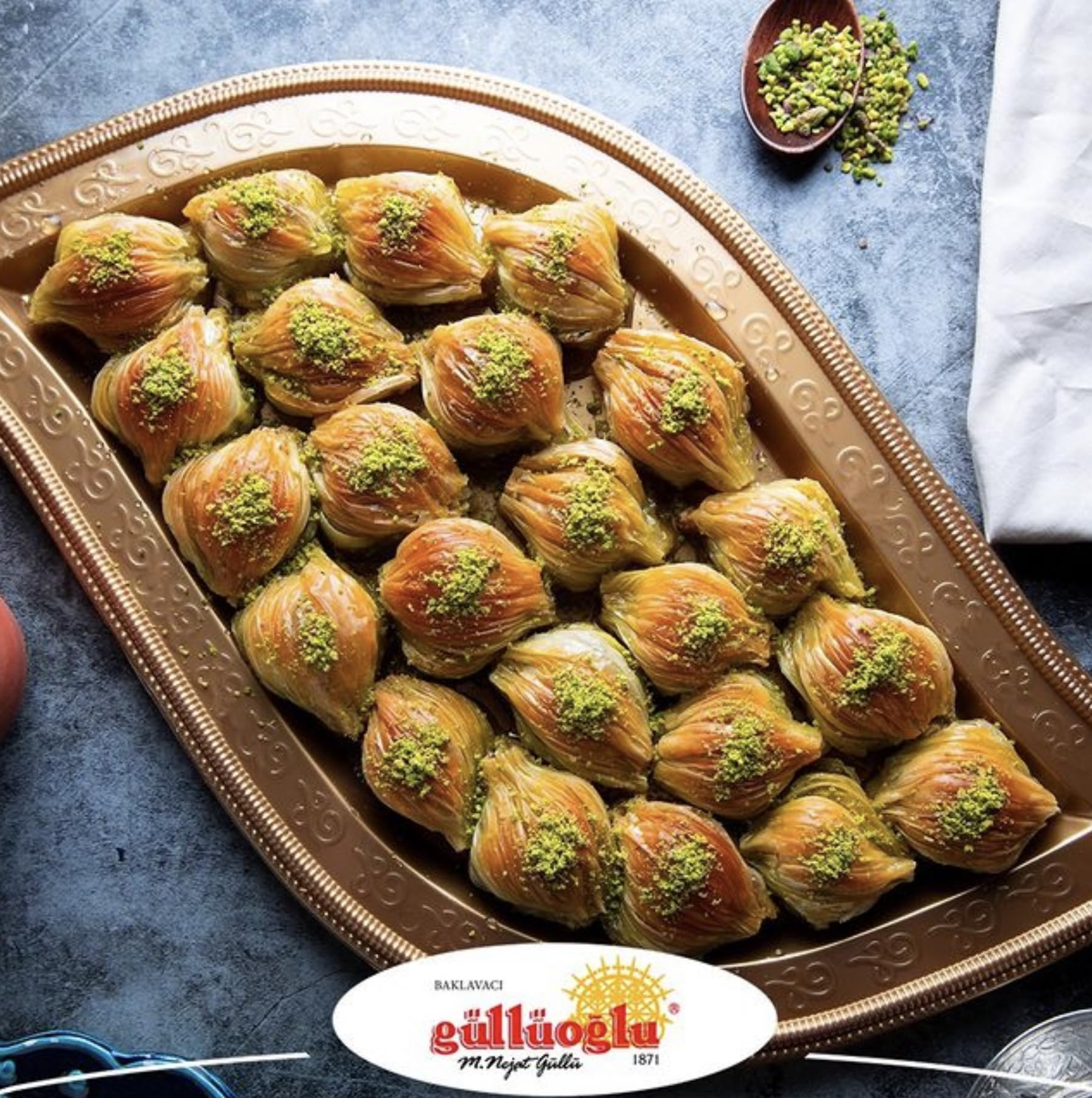 Gulluoglu Mussel Shaped Pistachio Baklava, 20 Pieces (2.2 lb-1000 gr ...