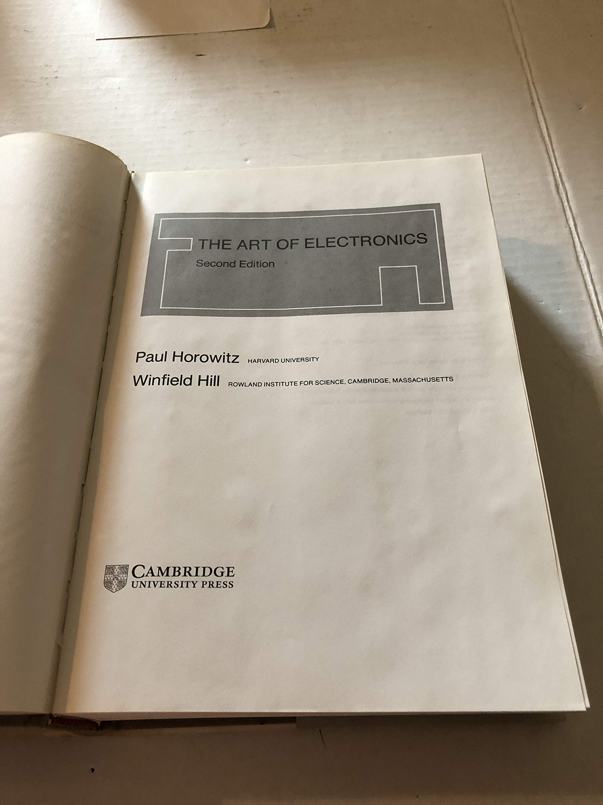 Mua The Art of Electronics The Art of Electronics Hardcover Paperback ...