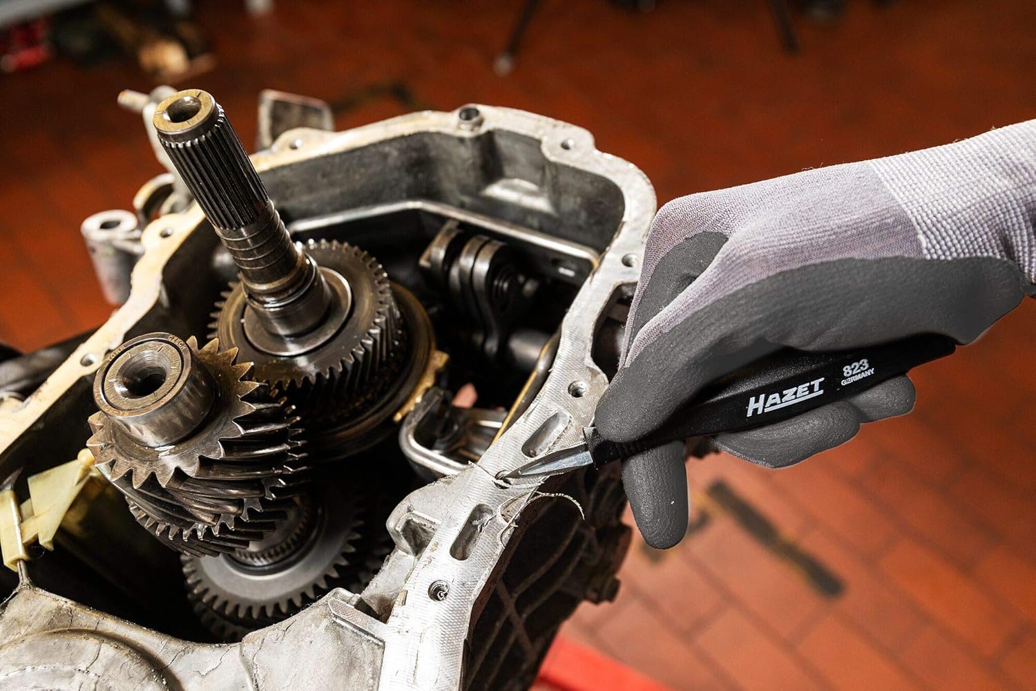 HAZET 823 Fine Three-Square Scraper – Multi-Colour – BigaMart