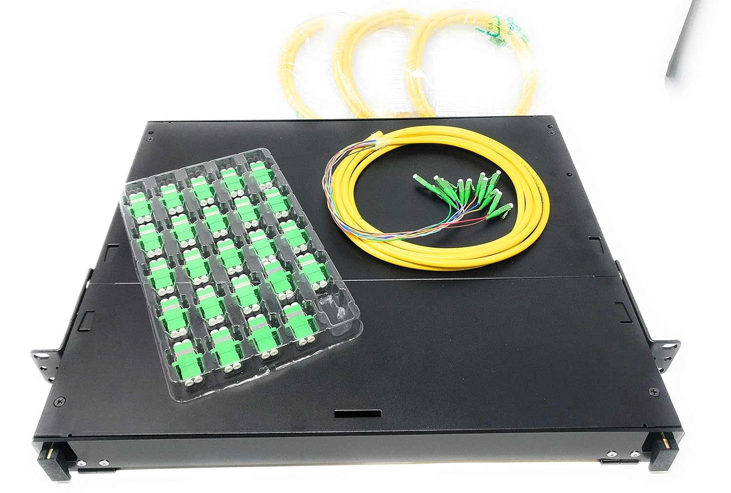 Amazon.com: Ultra Spec Cables 1U 24 Port 19" Rack Mount Fiber Enclosure ...