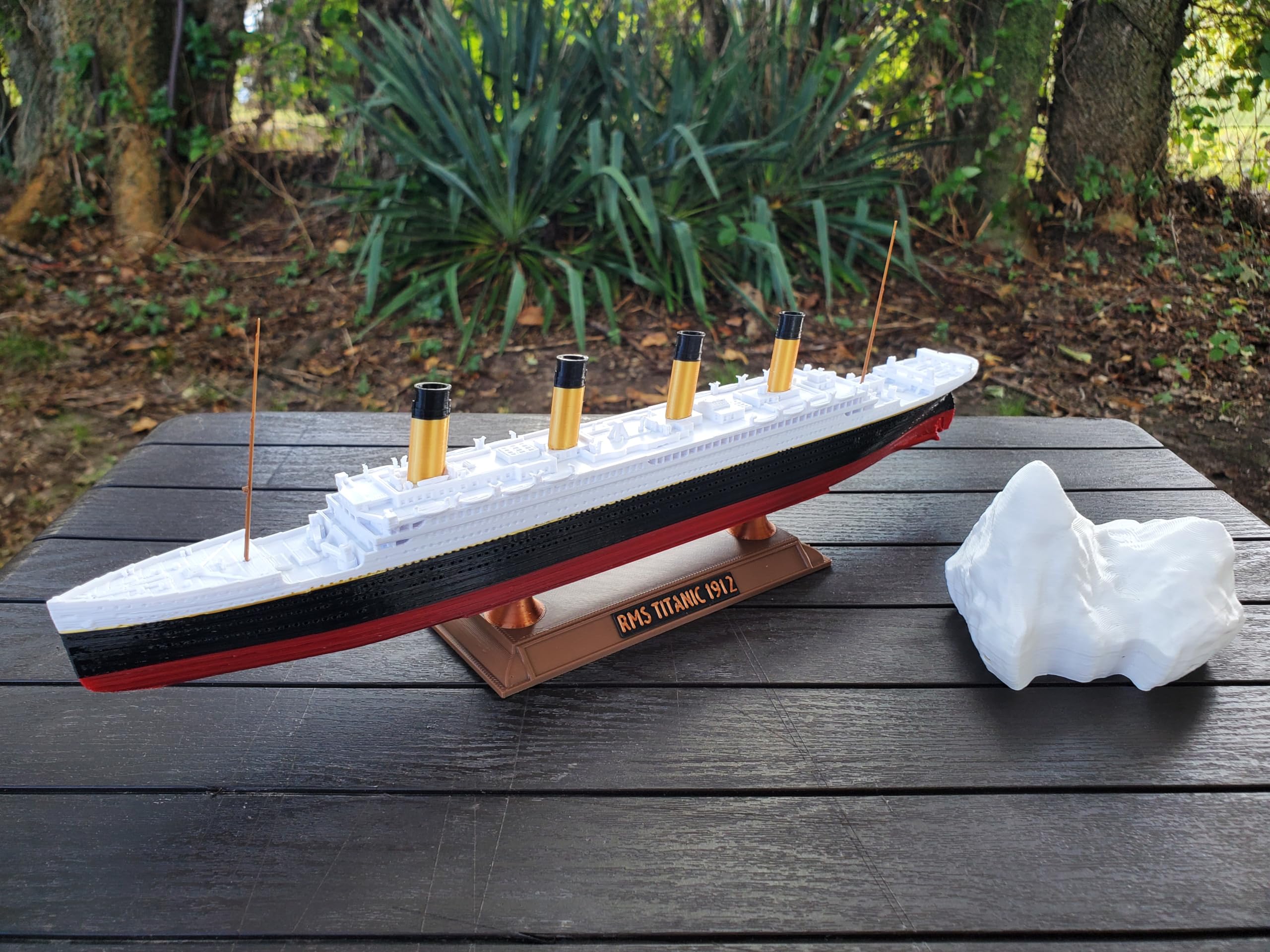 Mua TheRoller3d RMS Titanic Model Ship with Iceberg and Stand, 1 Ft ...