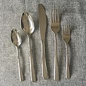 Amazon.com: Silverware Set, Black Flatware Set 20 Piece, DEALIGHT 18/10 ...