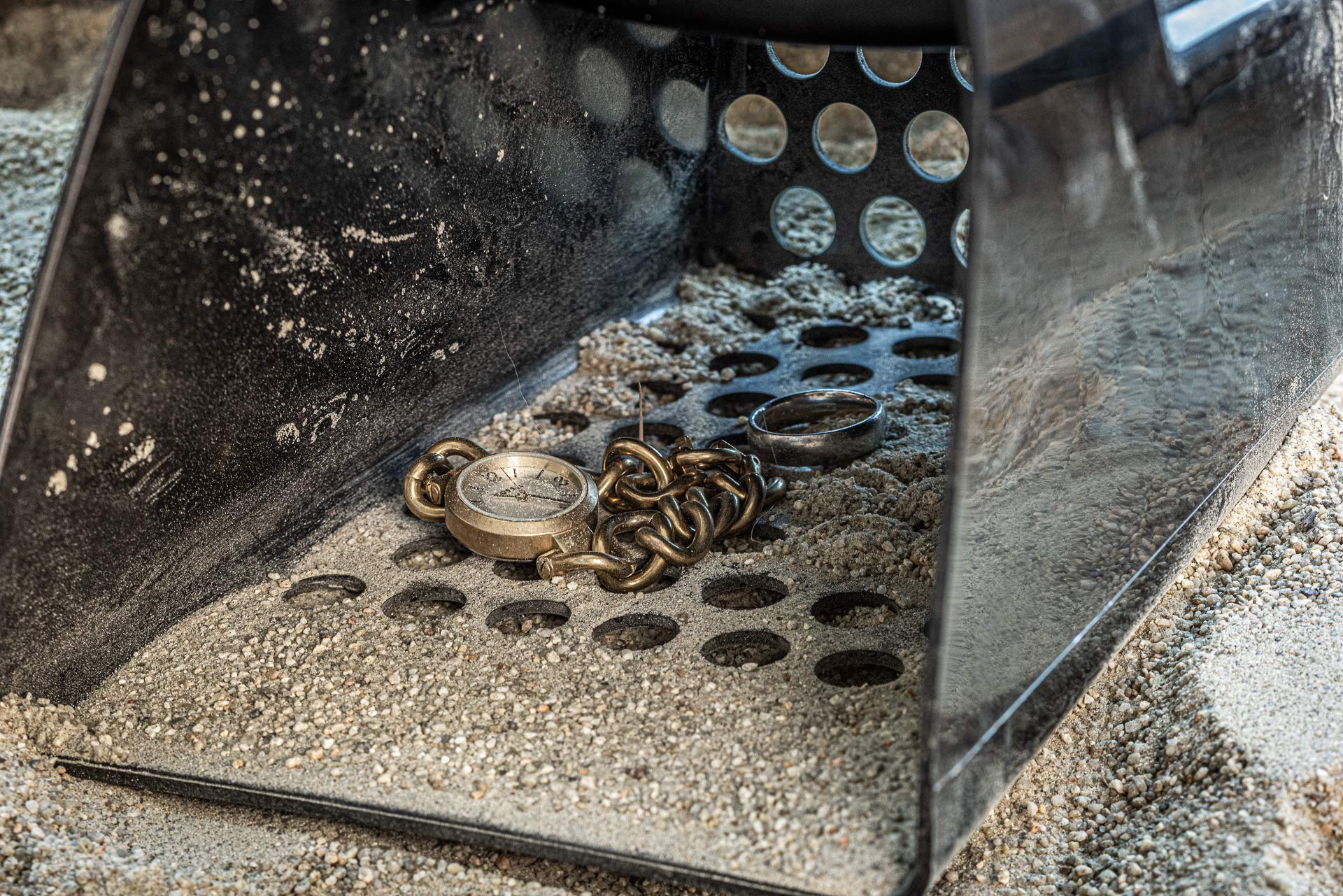 1 Tough Durable Plastic Beach Sand Scoop Treasure Hunt Sifter Shovel ...