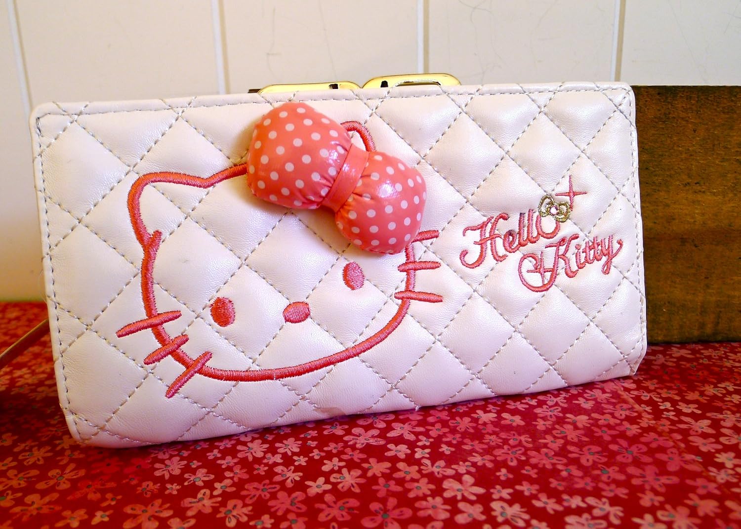 Amazon.com: Hello Kitty Quilted White Long Wallet with Polkadot Bow ...