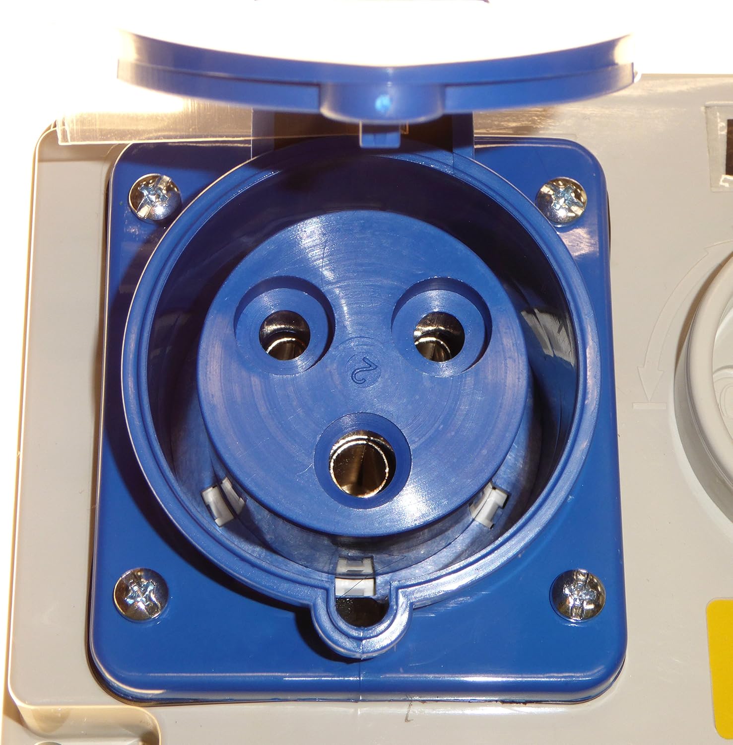 32 Amp 230V 3 Pin Interlock Socket Switched 2P+E Single Phase Blue ...