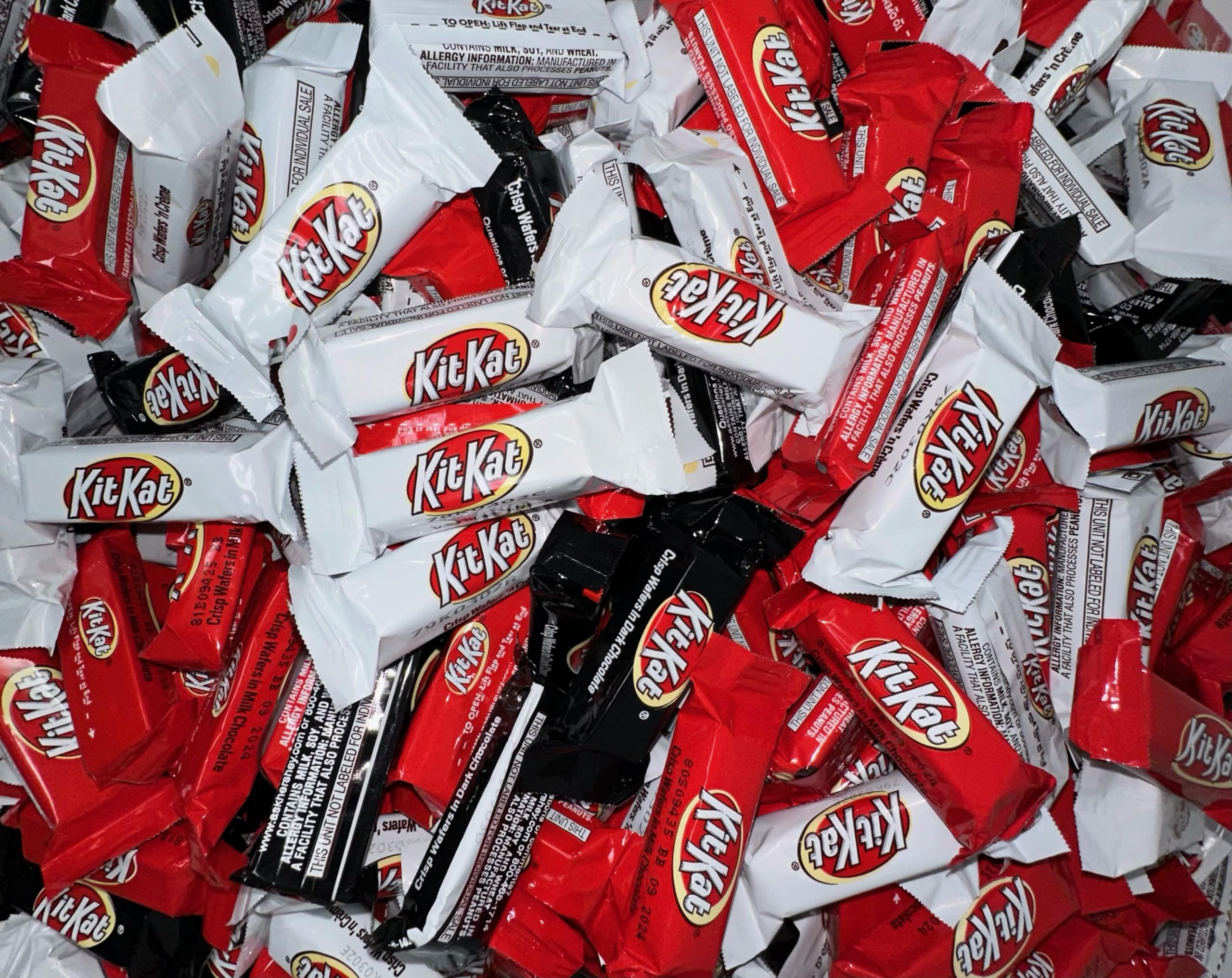 Mua Kit Kat Assorted Miniatures, 2 LB Variety Mix of Milk Chocolate ...