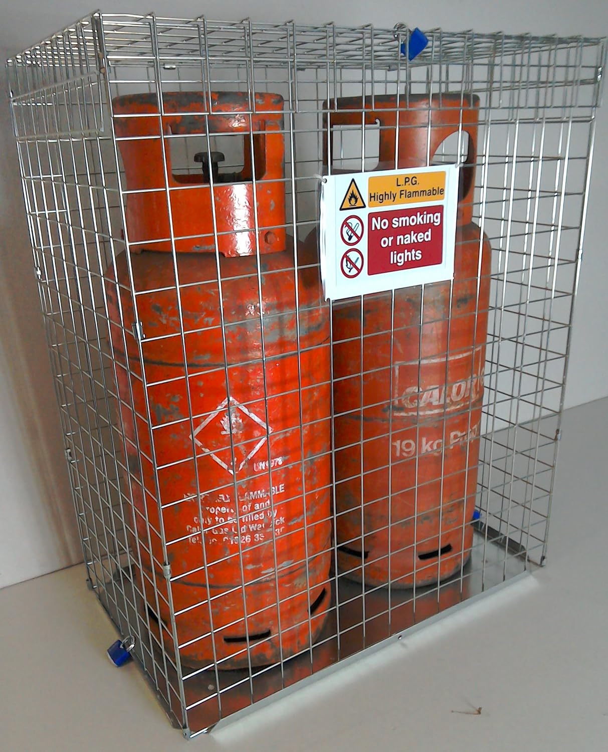 Portable Lightweight Cage 2x 19KG Gas Cylinder/Bottle: Amazon.co.uk ...