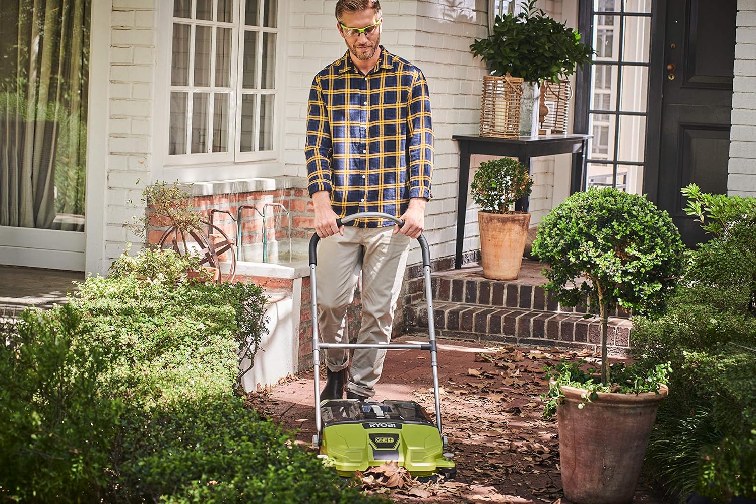 Ryobi R18SW3-0 18V ONE+ Cordless Debris Sweeper (Body Only), 18 V ...