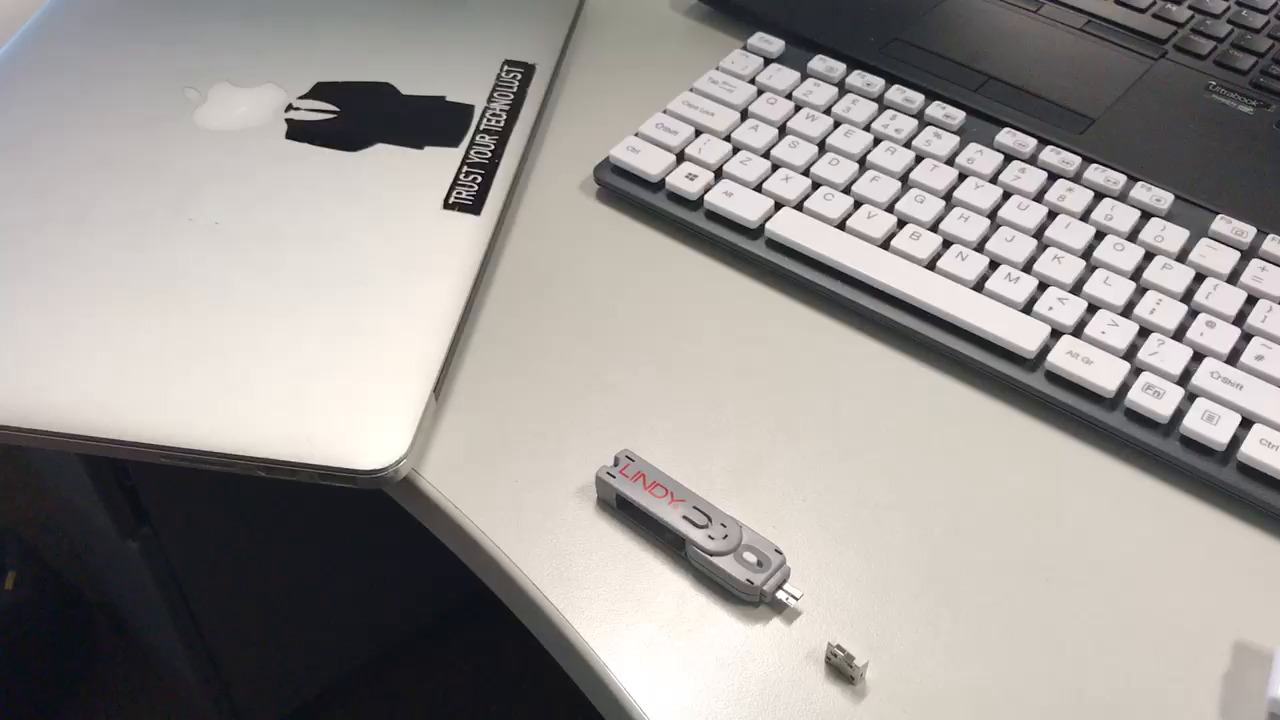 LINDY USB Port Blocker - Pack of 4 - White: Amazon.co.uk: Computers ...