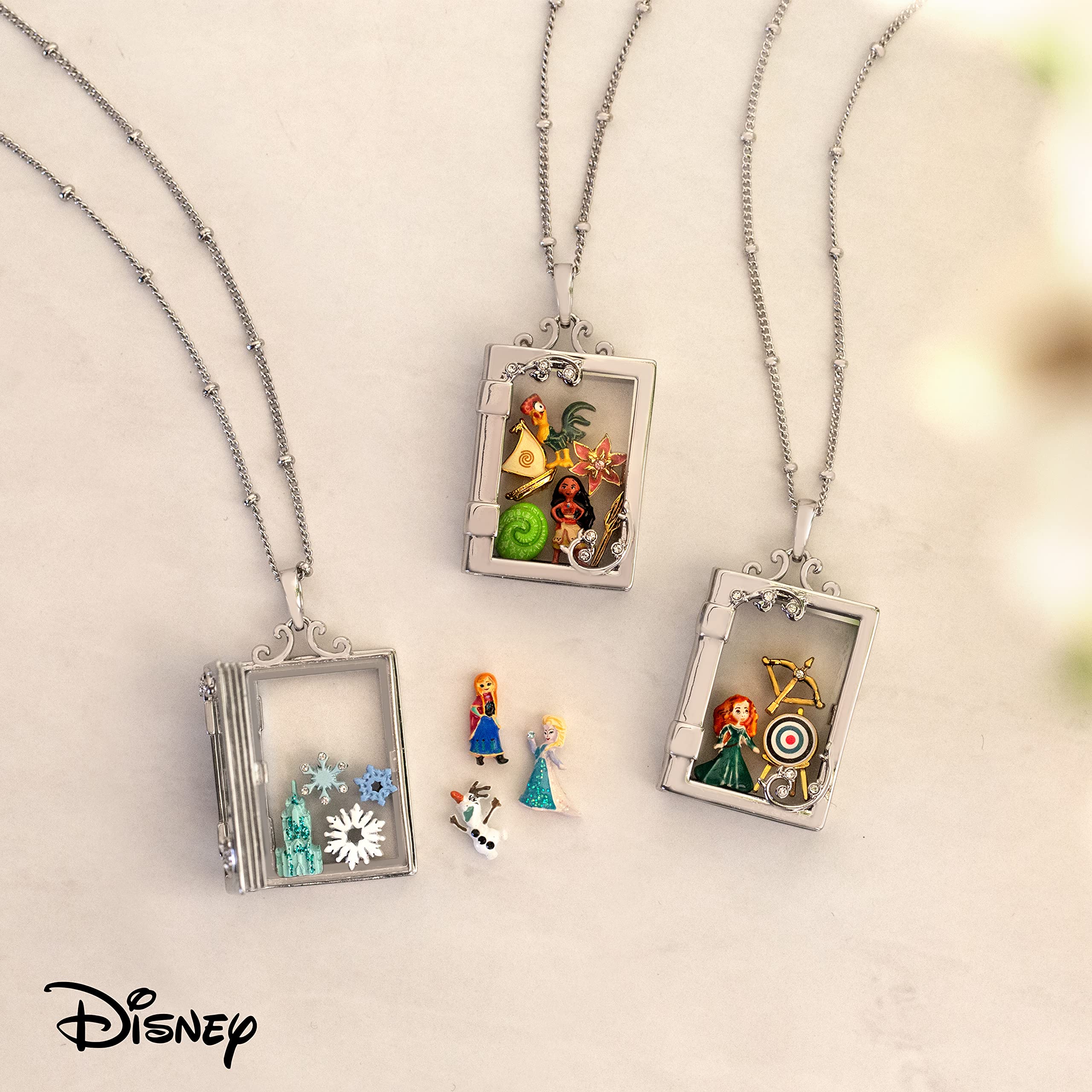 Mua Disney Princess Storybook Living Locket Set trên Amazon Mỹ chính ...