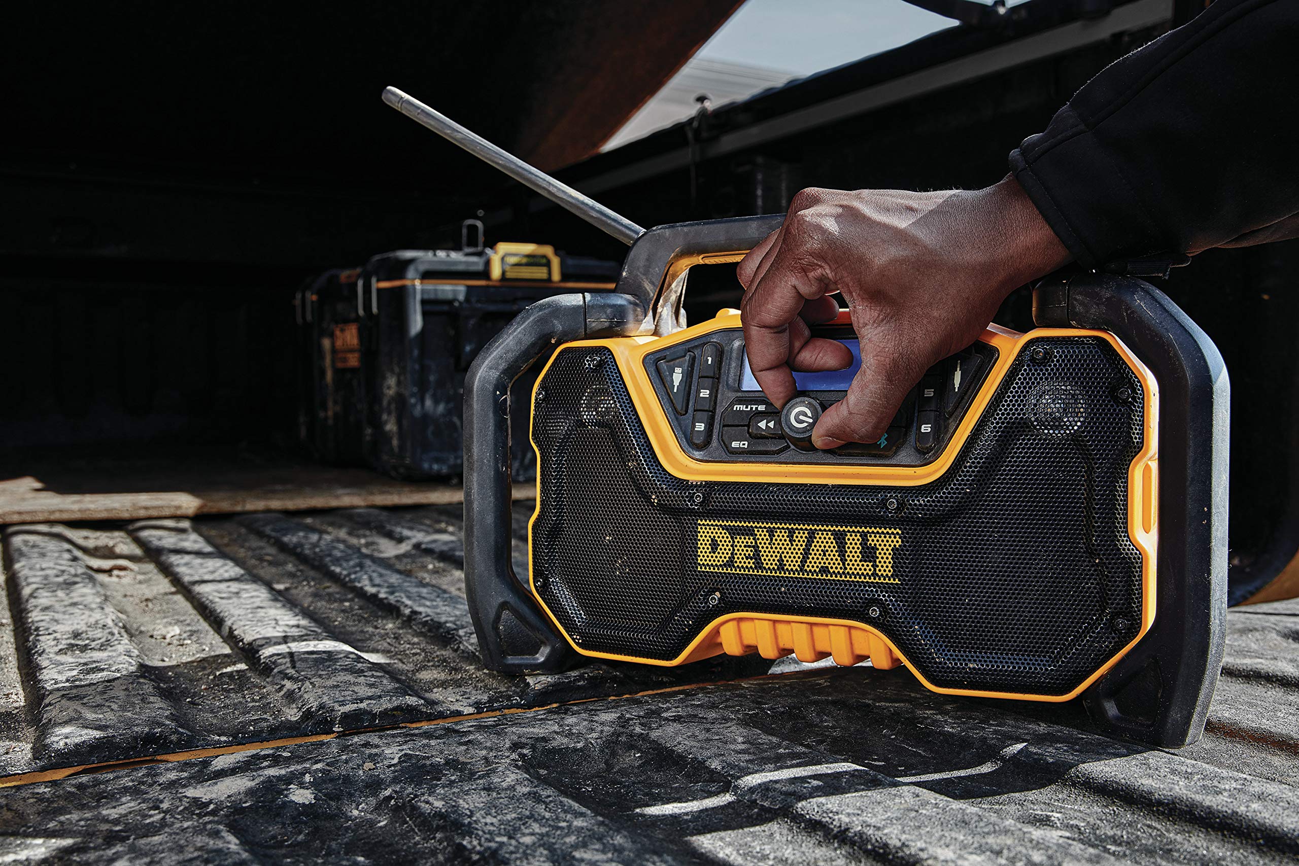DEWALT Radio Bluetooth portátil 12V/20V MAX, inalámbrico, alcance de ...