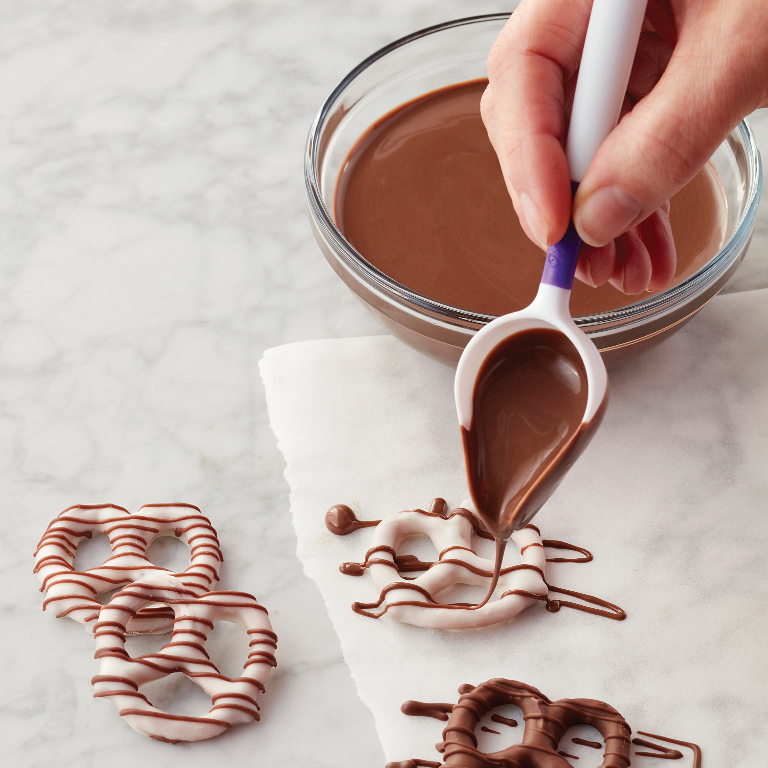 Mua Wilton Candy Melts Candy Decorating Set - 5-Piece Candy Dipping ...