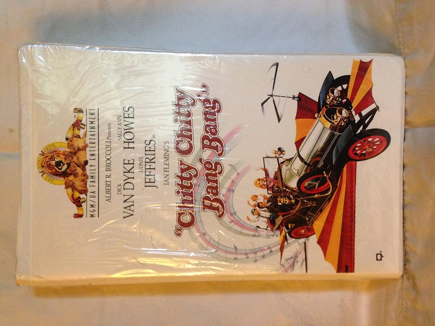 Amazon.com: Chitty Chitty Bang Bang [VHS]: Dick Van Dyke, Sally Ann ...