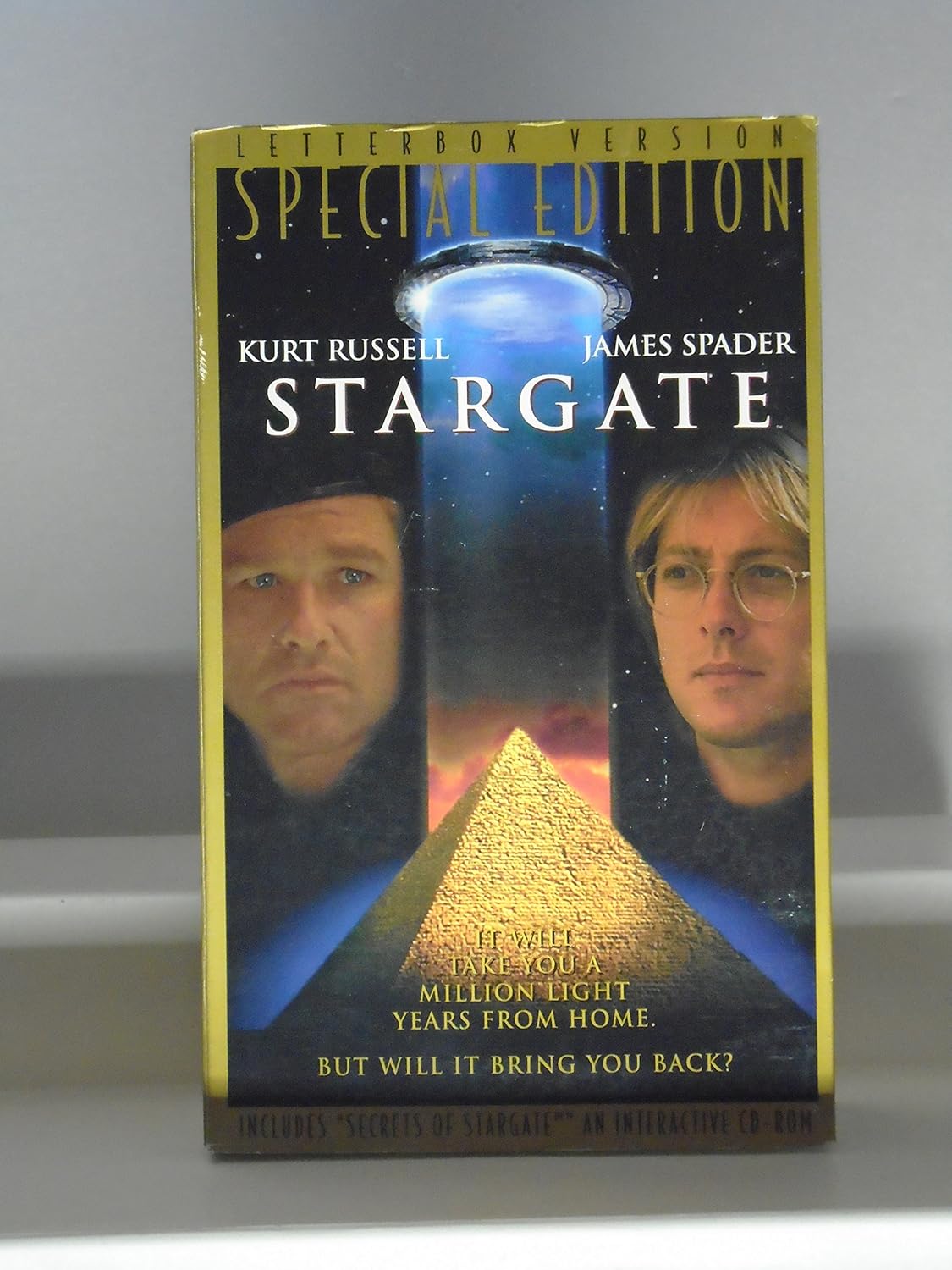 Amazon.com: Stargate [VHS]: Kurt Russell, James Spader, Jaye Davidson ...