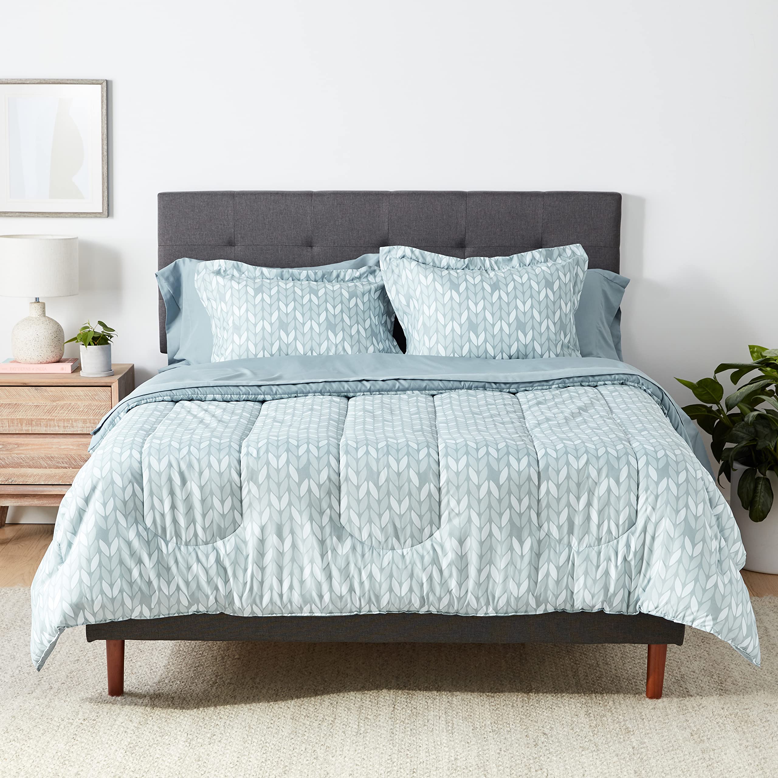Amazon Basics Full/Queen Comforter Set with Herringbone Sheets, 7-Piece ...